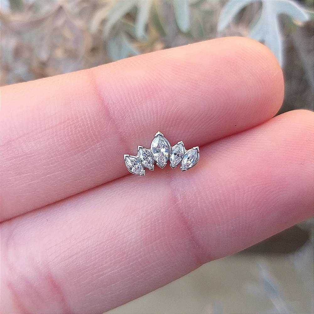 Piercing Cluster Pedras Topo Prata E Haste Aço Cirúrgico - SegundoFuro.com