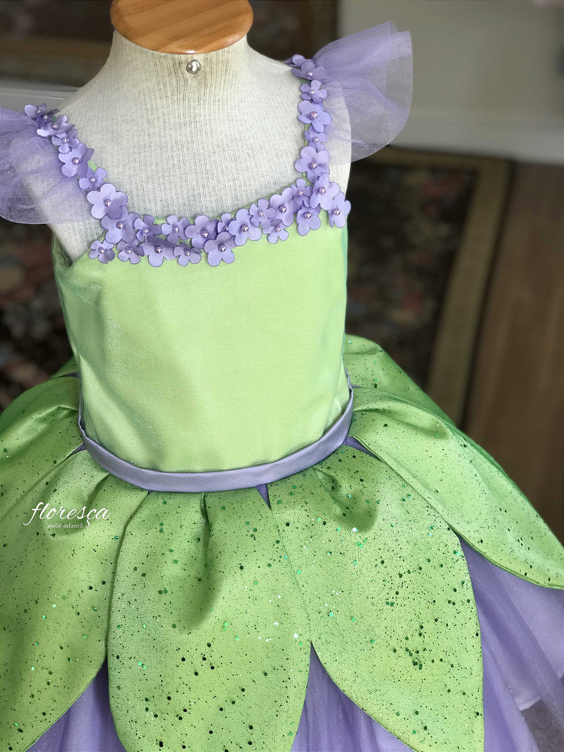 Vestido Infantil Fada Lilás e Verde | Floresça Ateliê - Floresça Ateliê ...