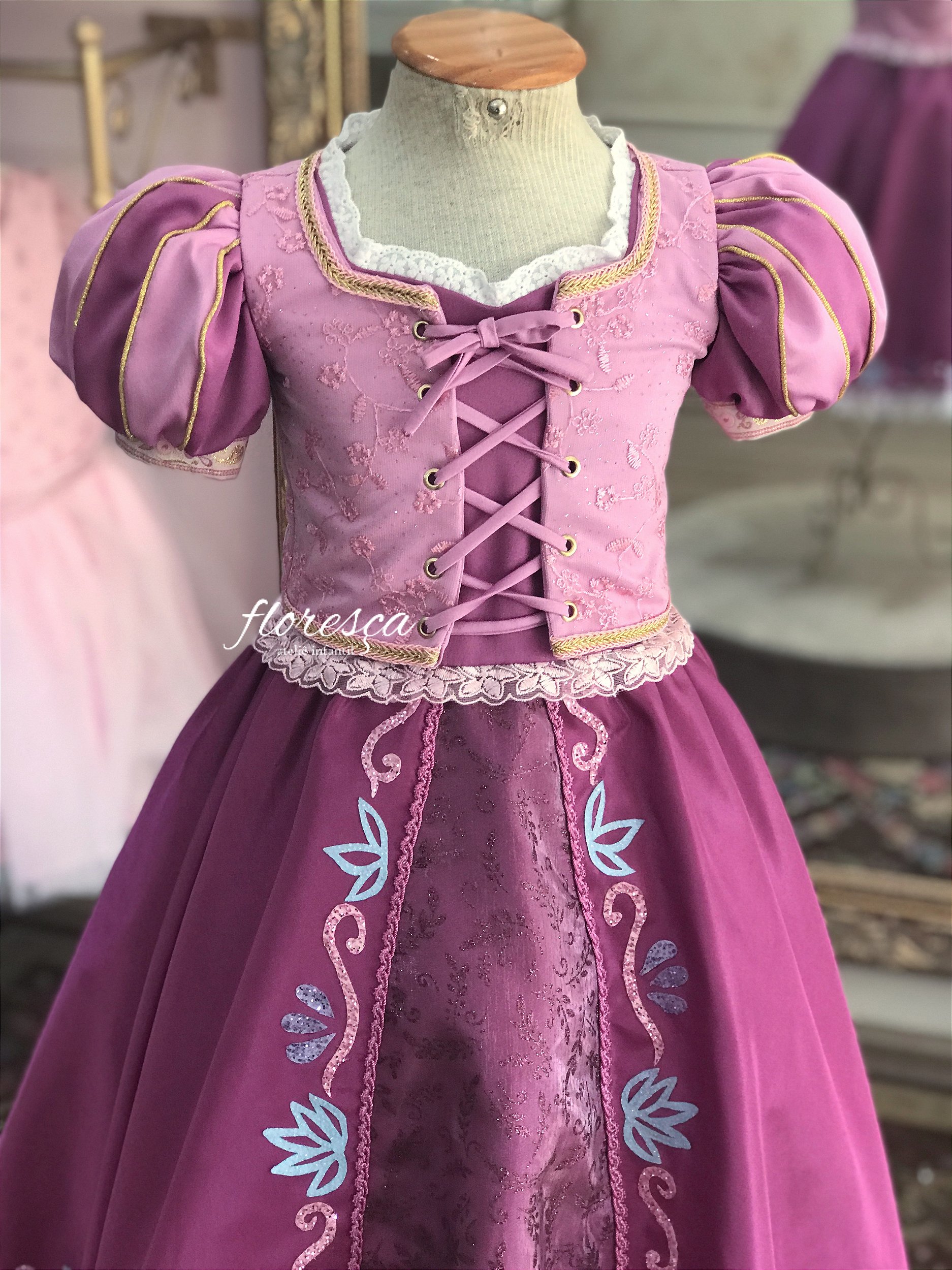 VESTIDO INFANTIL PRINCESA RAPUNZEL - ENROLADOS - Floresça Ateliê Infantil