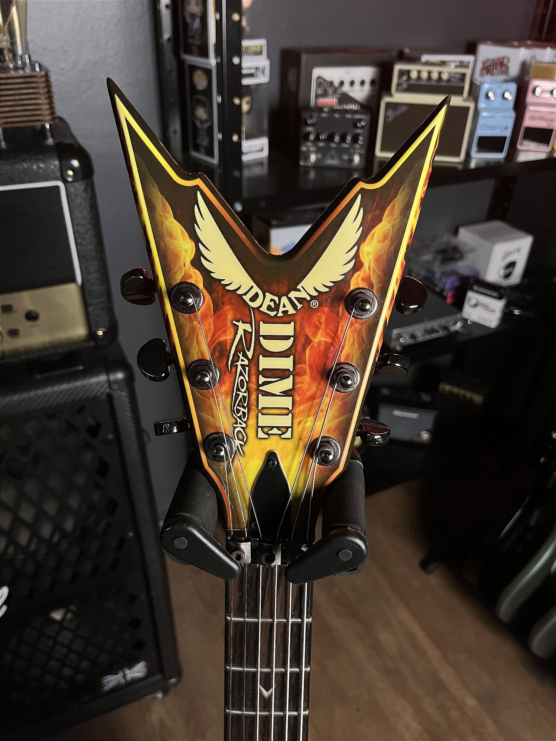 Guitarra Dean Razorback Dimebag Darrell Canhoto C/ CASE - Crunch Music