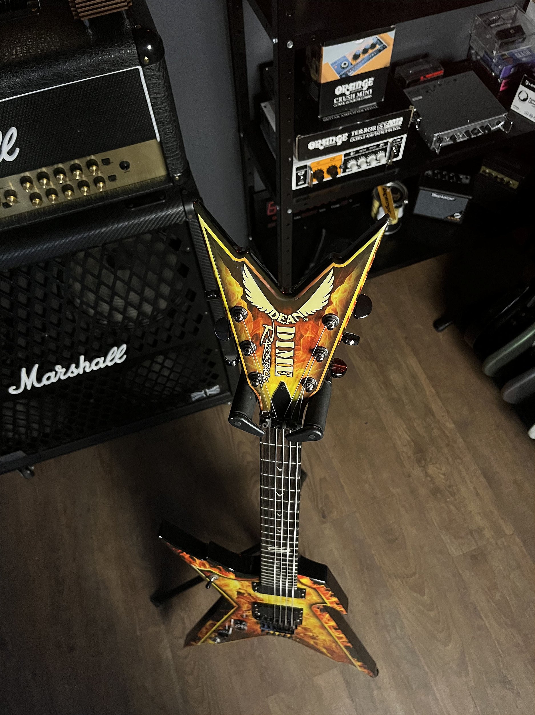 Guitarra Dean Razorback Dimebag Darrell Canhoto C/ CASE - Crunch Music