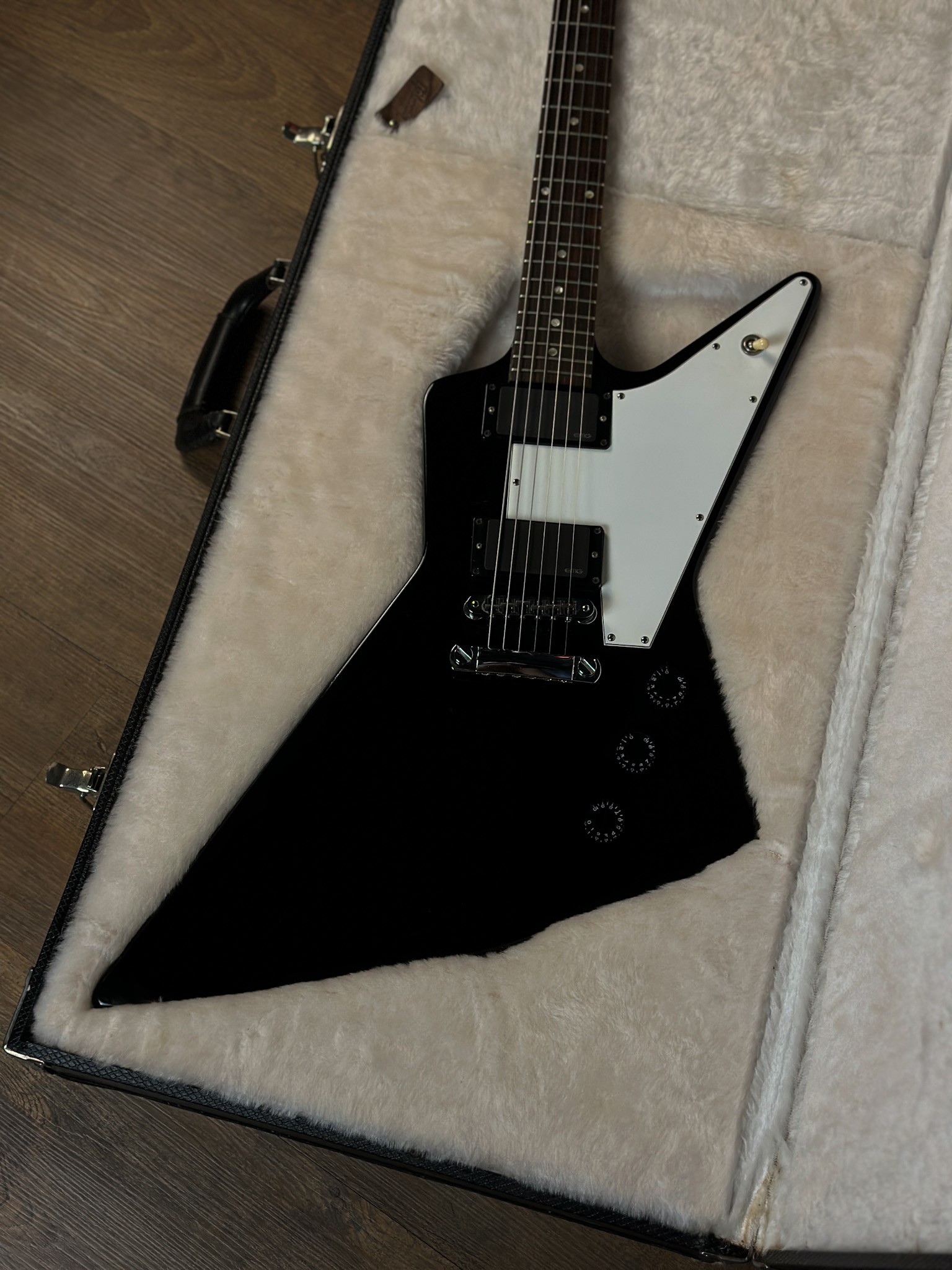 Guitarra Gibson Explorer Black 2010 captadores EMG - Crunch Music