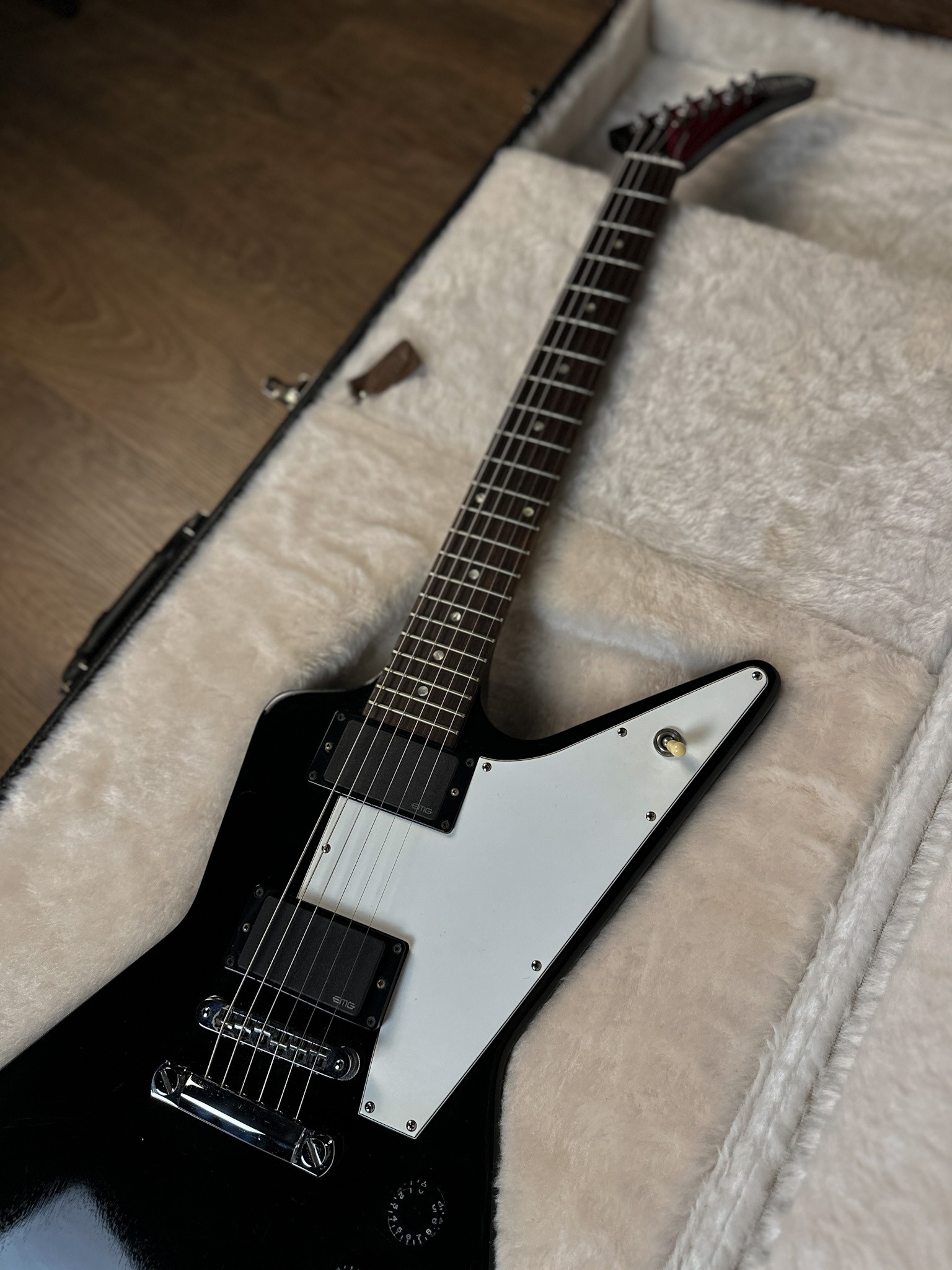 Guitarra Gibson Explorer Black 2010 captadores EMG - Crunch Music