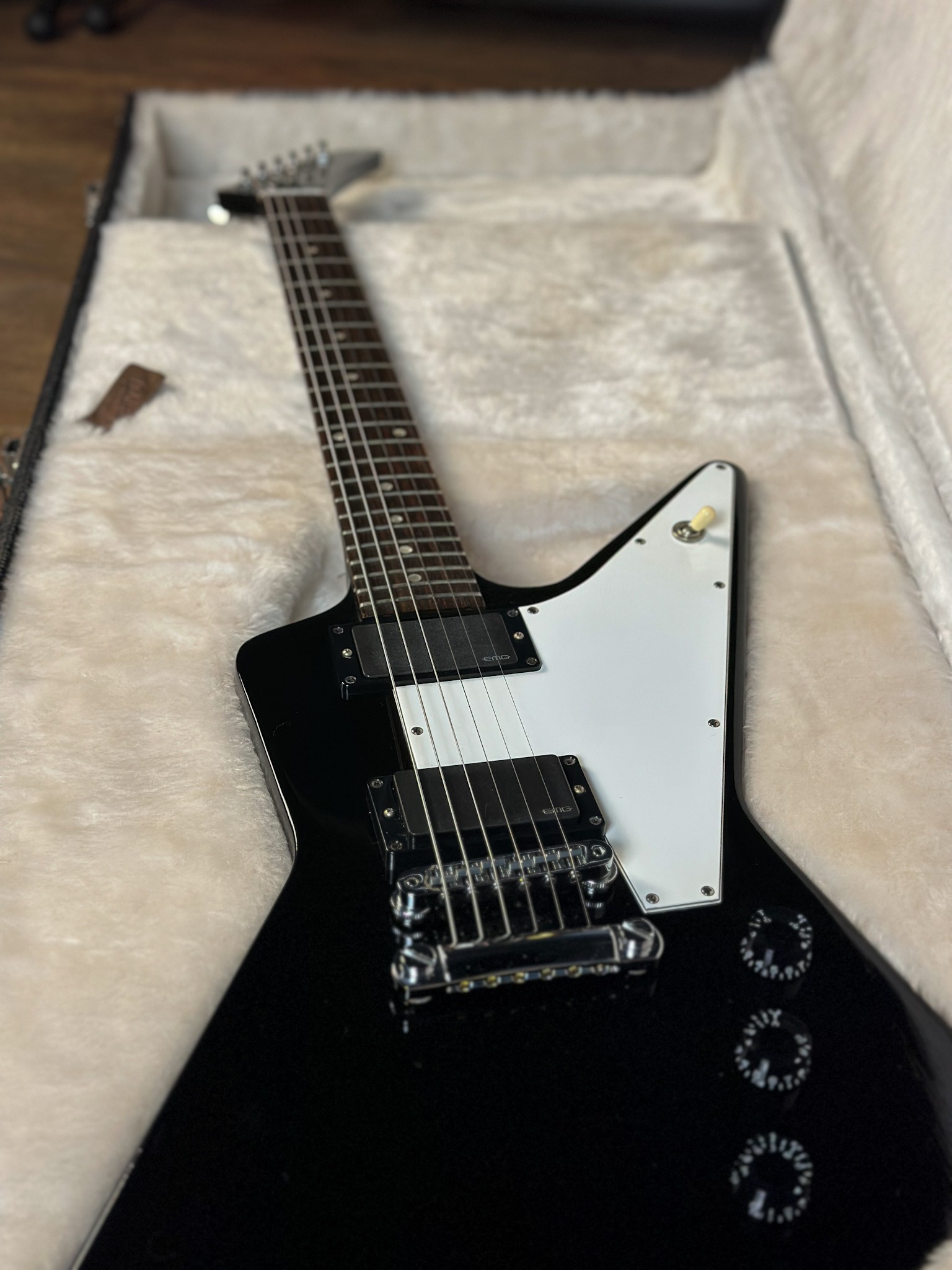 Guitarra Gibson Explorer Black 2010 captadores EMG - Crunch Music