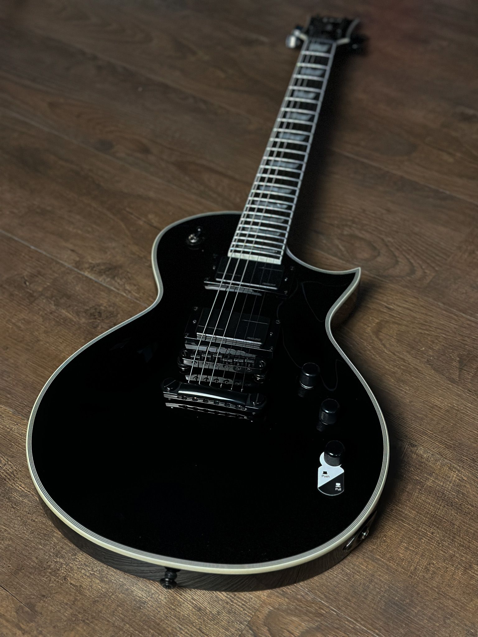 GUITARRA ESP LTD EC-1000S - BLACK - COM CASE - EC1000 - Crunch Music