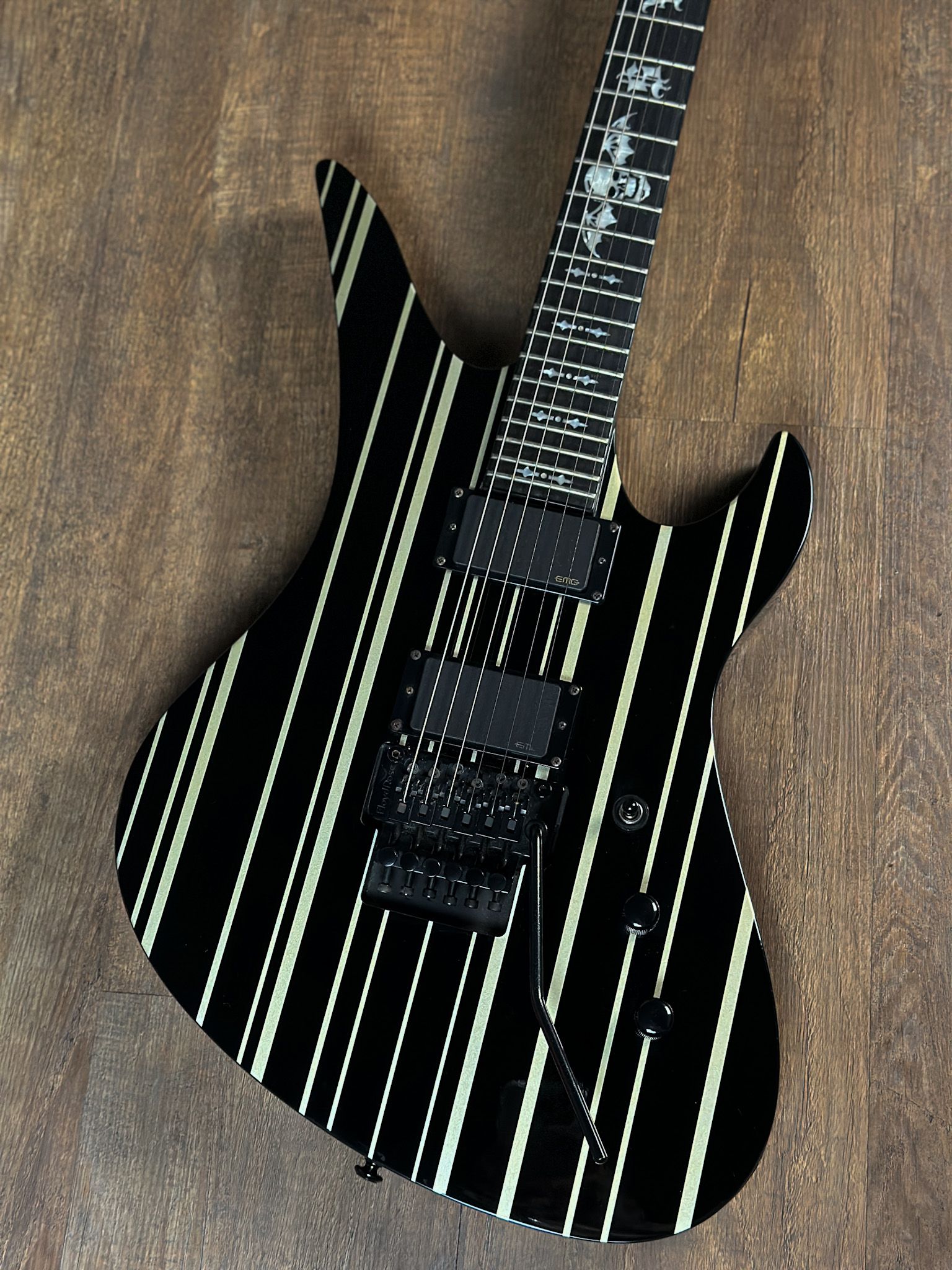 GUITARRA SCHECTER SYNYSTER GATES CUSTOM - Crunch Music