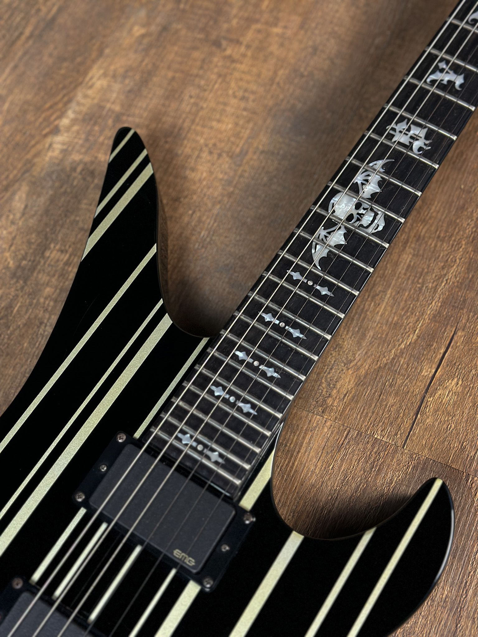 GUITARRA SCHECTER SYNYSTER GATES CUSTOM - Crunch Music