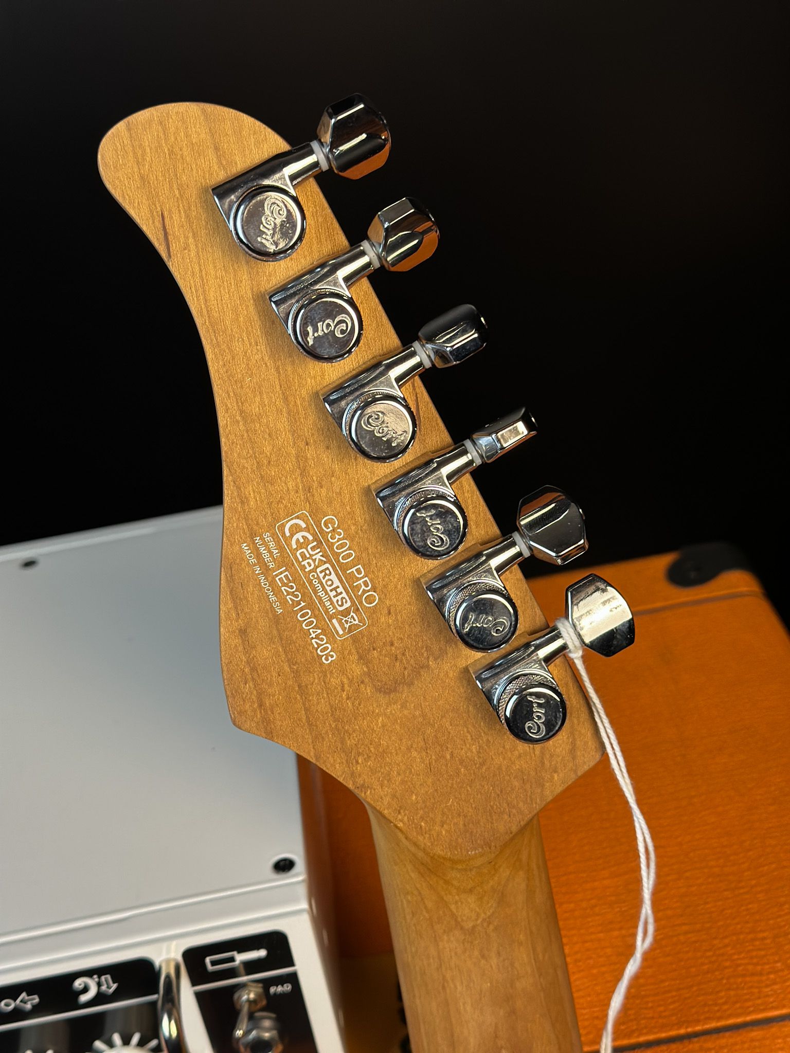 GUITARRA ELETRICA - 6C - CORT - G300 PRO MGD - Crunch Music
