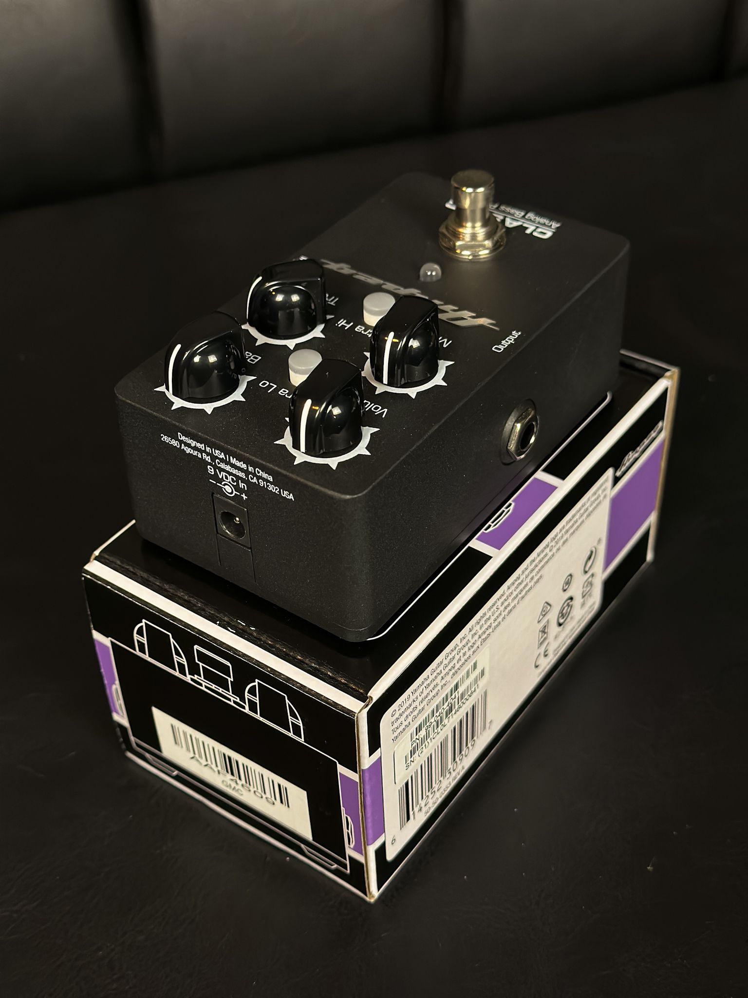 PEDAL PRE AMPLIFICADOR PARA BAIXO - CLASSIC BASS - AMPEG - Crunch Music