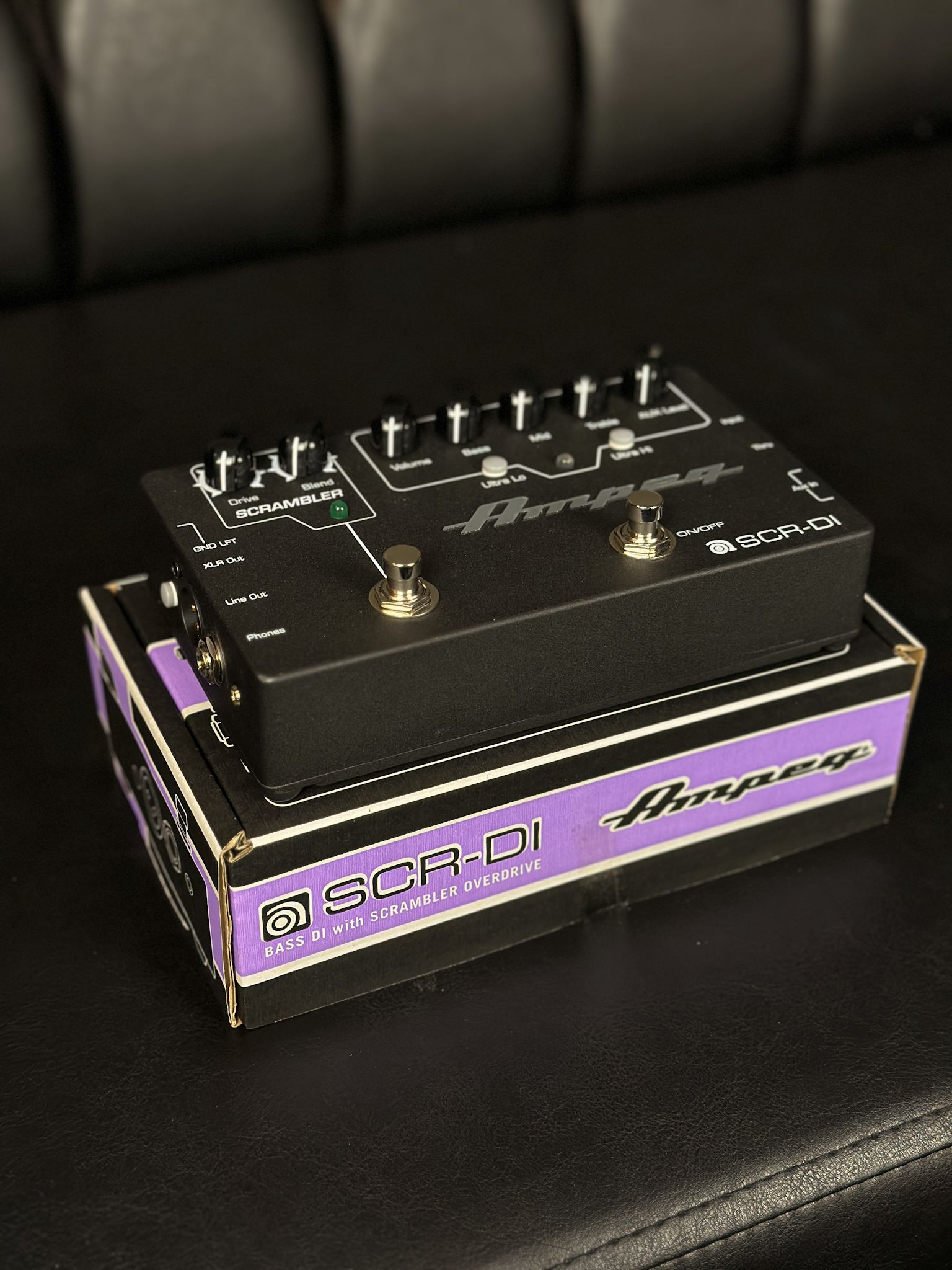 PEDAL PRE AMPLIFICADOR P/ BAIXO SCR-DI - AMPEG - SCRAMBLER - Crunch Music