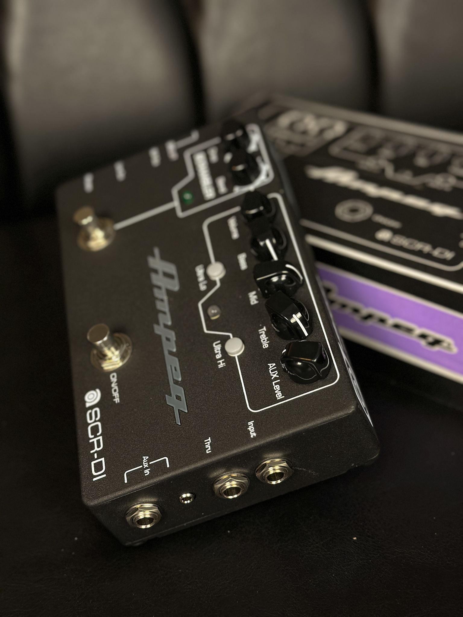 PEDAL PRE AMPLIFICADOR P/ BAIXO SCR-DI - AMPEG - SCRAMBLER - Crunch Music