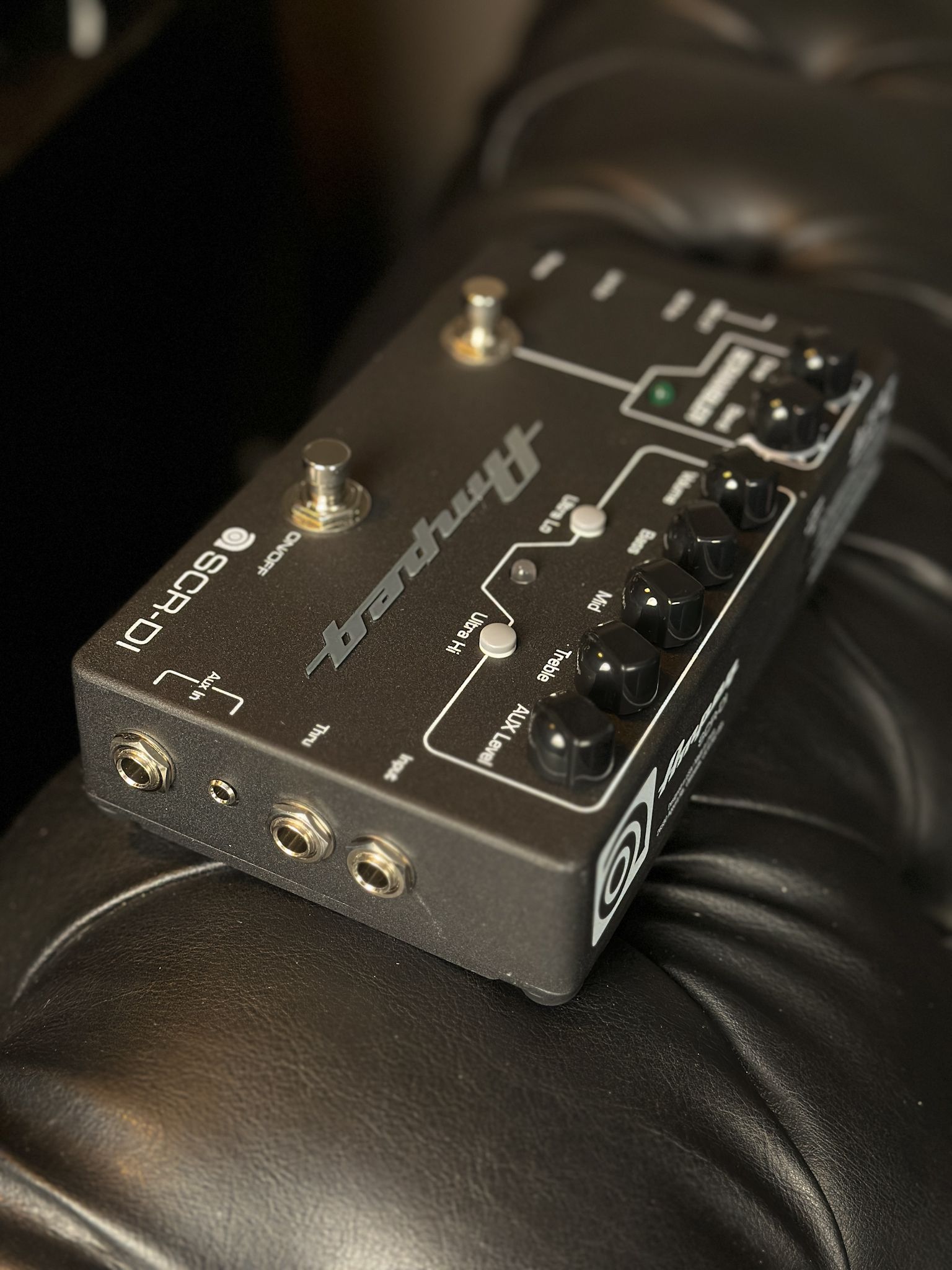 PEDAL PRE AMPLIFICADOR P/ BAIXO SCR-DI - AMPEG - SCRAMBLER - Crunch Music