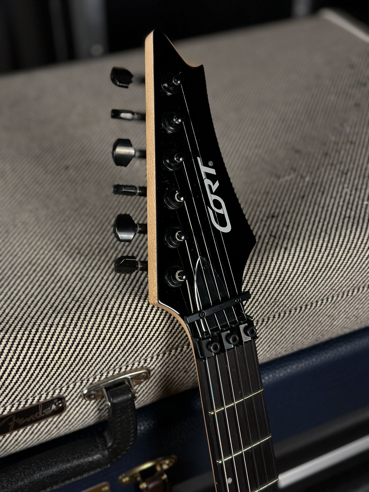 GUITARRA ELETRICA CORT - 6C - X 300 FPU X300 EMG FLOYD ROSE - Crunch Music