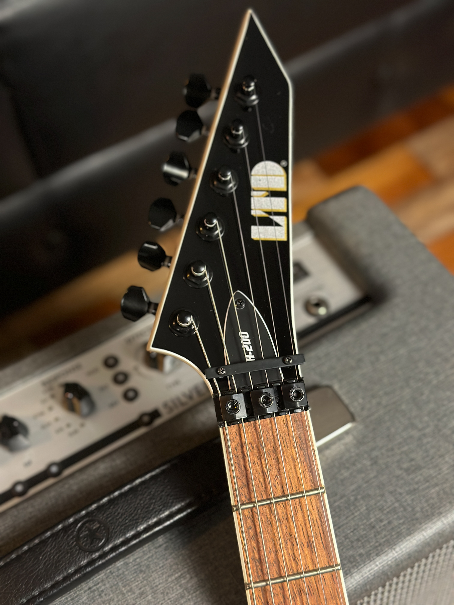 GUITARRA ESP LTD MH-200 LMH200BLK - BLACK - HUMBUCKER - TREMOLO ...