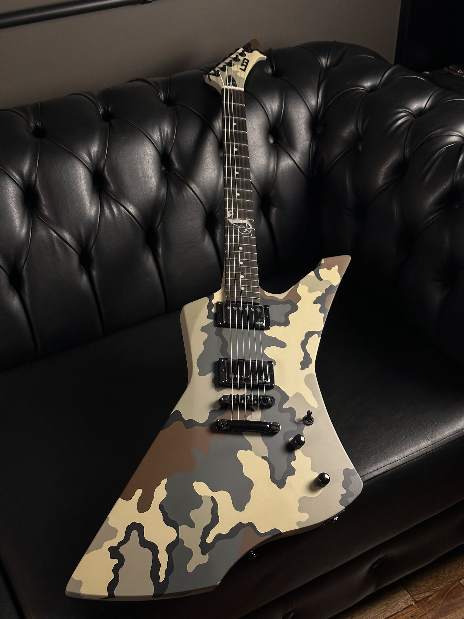 GUITARRA ESP LTD SNAKEBYTE CAMO - KUIU CAMO SATIN - Crunch Music