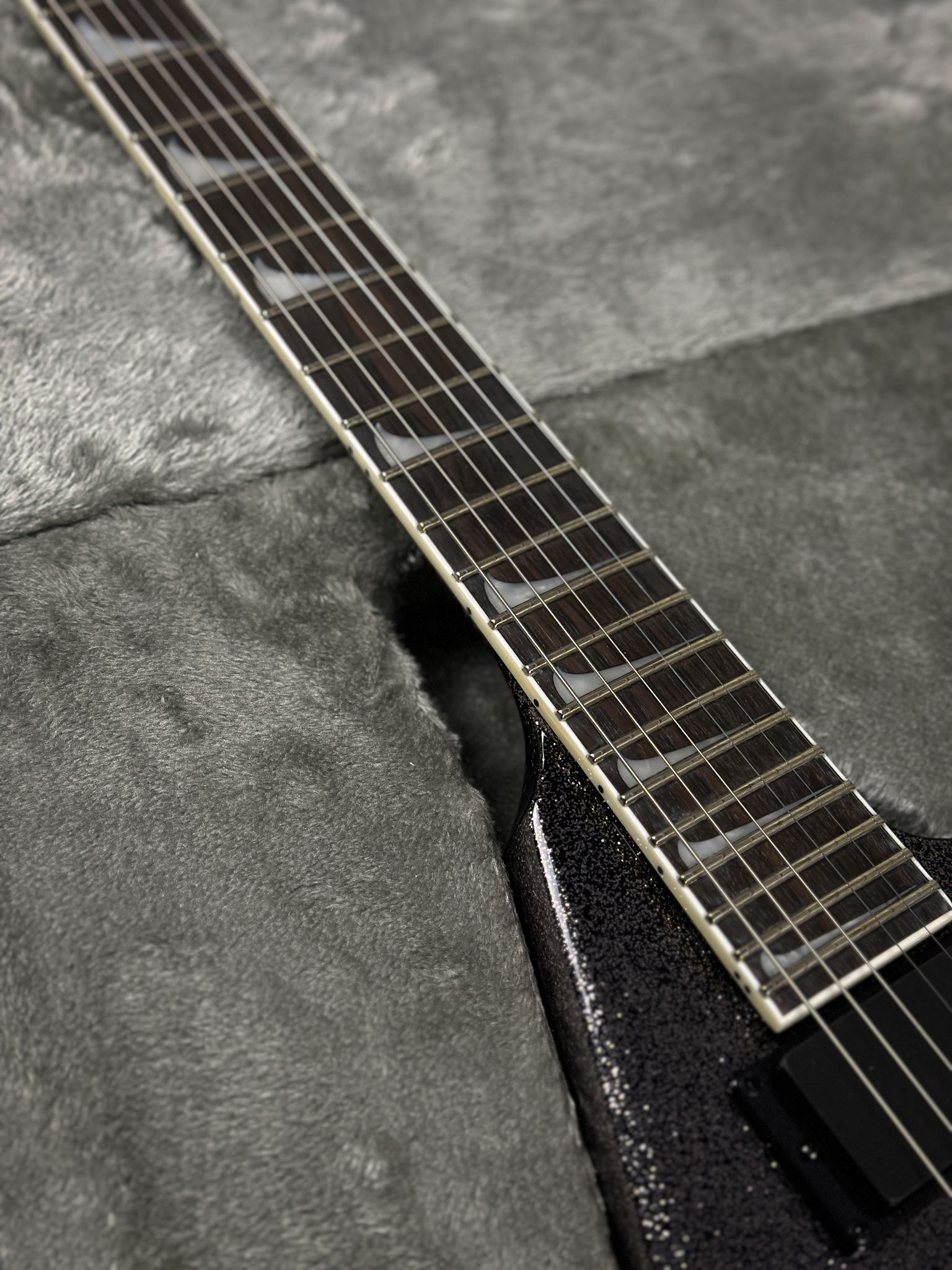 GUITARRA ESP LTD KIRK HAMMETT LKHV - BLACK SPARKLE - FLYING V - Crunch ...