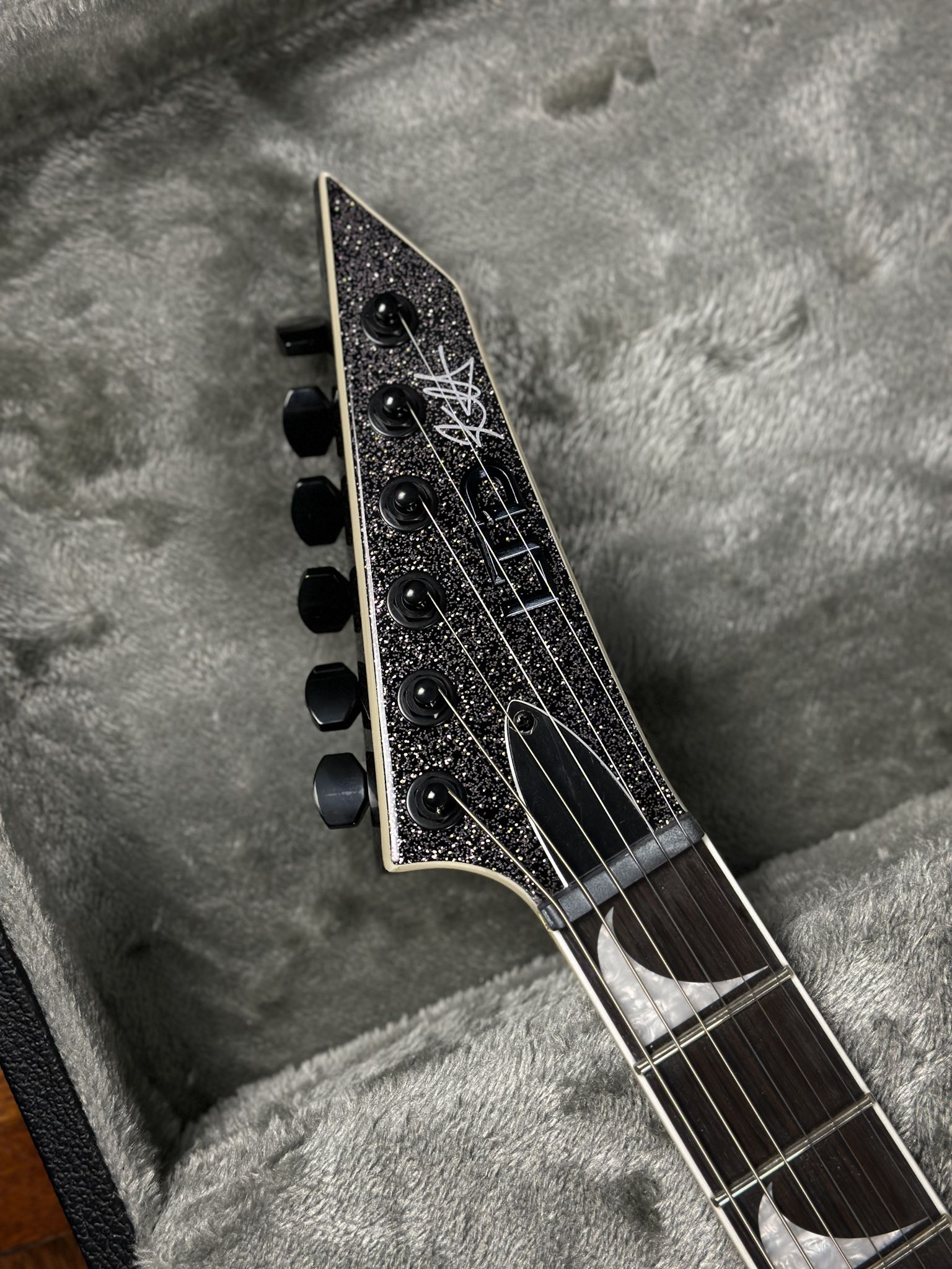 GUITARRA ESP LTD KIRK HAMMETT LKHV - BLACK SPARKLE - FLYING V - Crunch ...