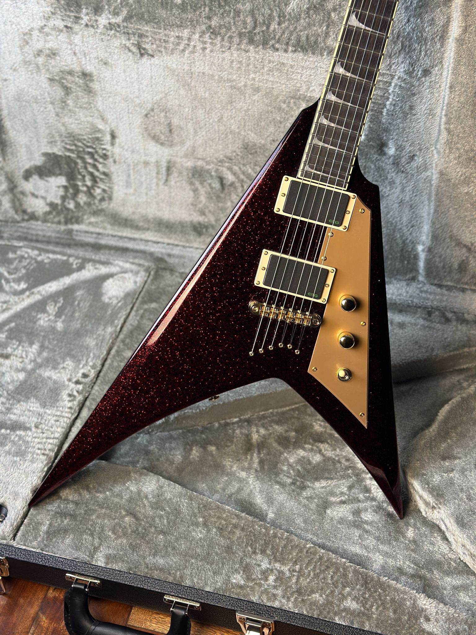 GUITARRA ESP LTD KIRK HAMMETT LKHV - RED SPARKLE - FLYING V - Crunch Music