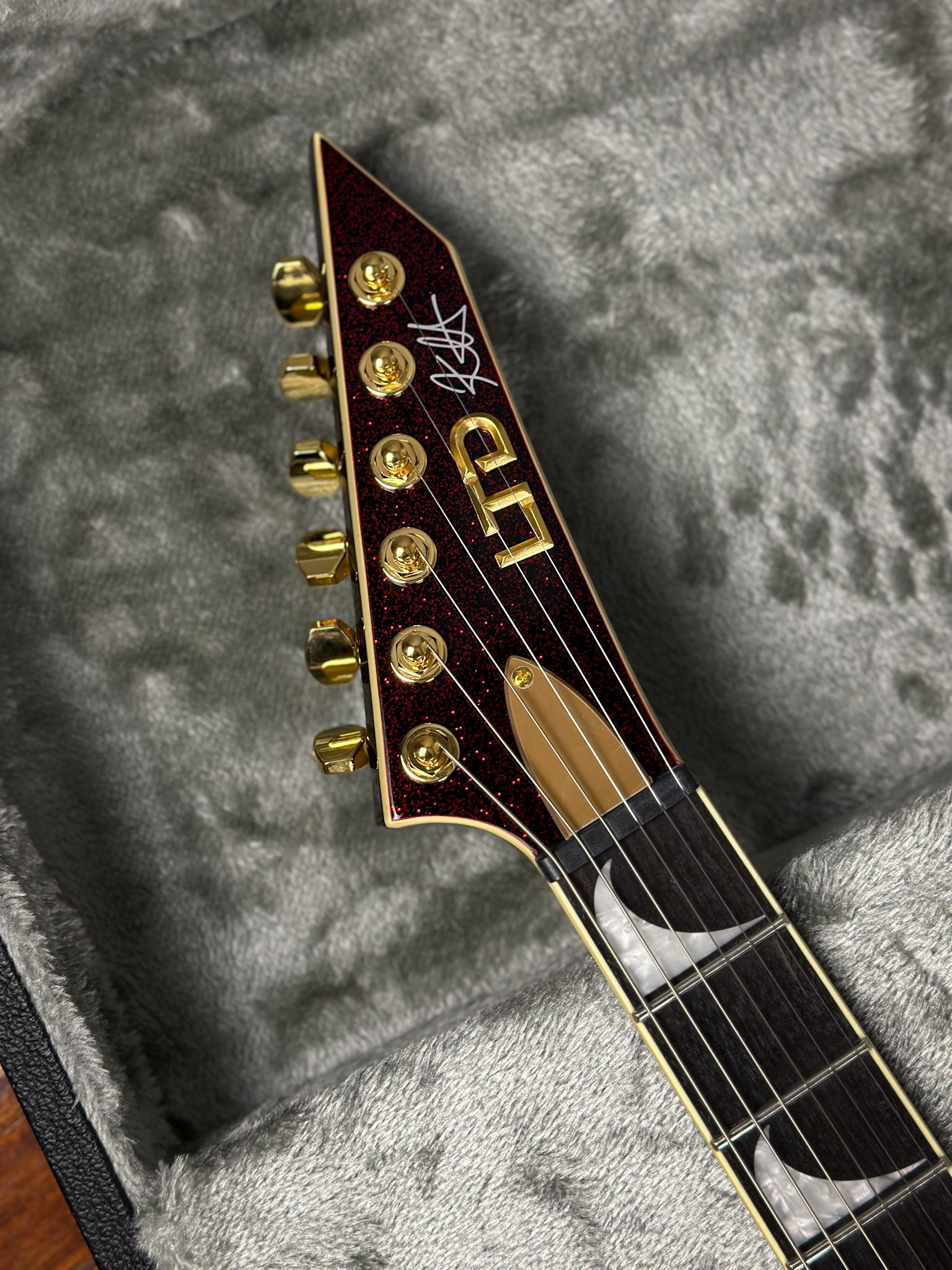 GUITARRA ESP LTD KIRK HAMMETT LKHV - RED SPARKLE - FLYING V - Crunch Music