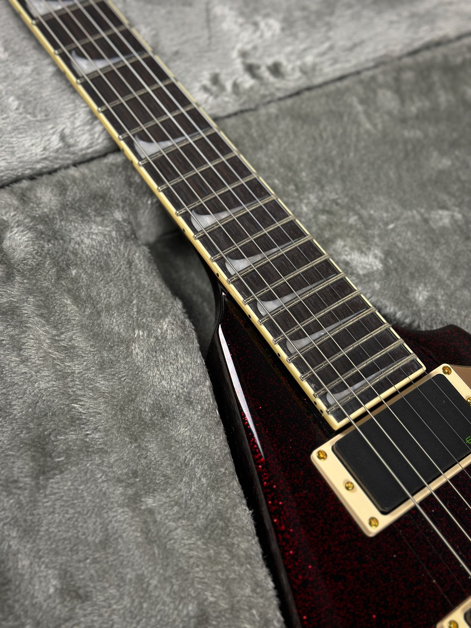 GUITARRA ESP LTD KIRK HAMMETT LKHV - RED SPARKLE - FLYING V - Crunch Music