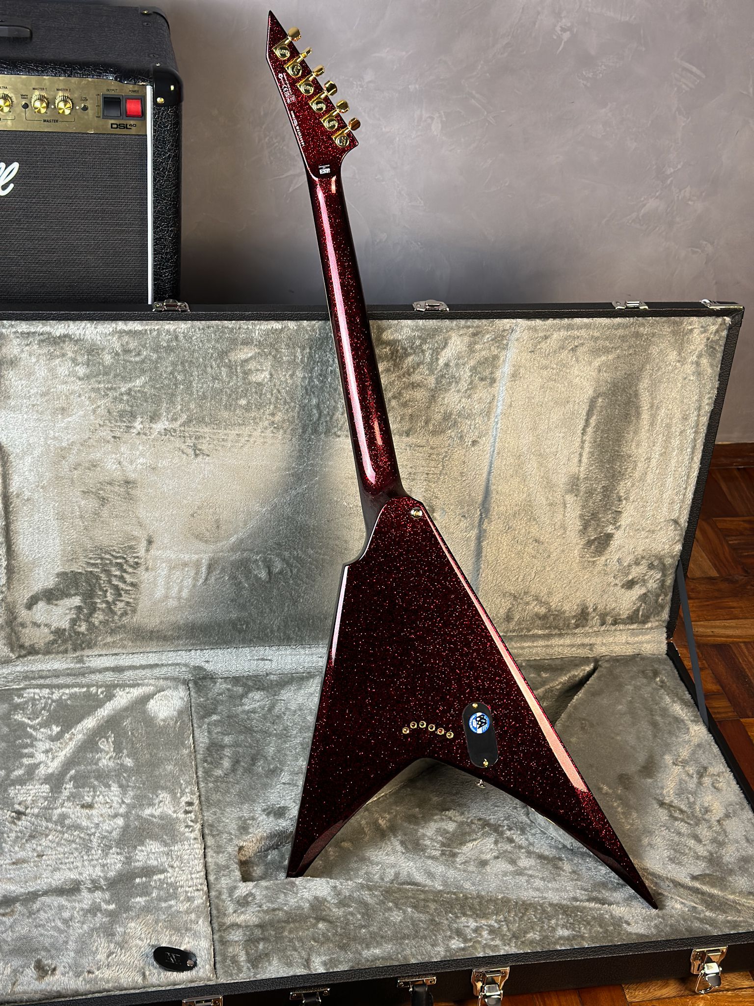 GUITARRA ESP LTD KIRK HAMMETT LKHV - RED SPARKLE - FLYING V - Crunch Music