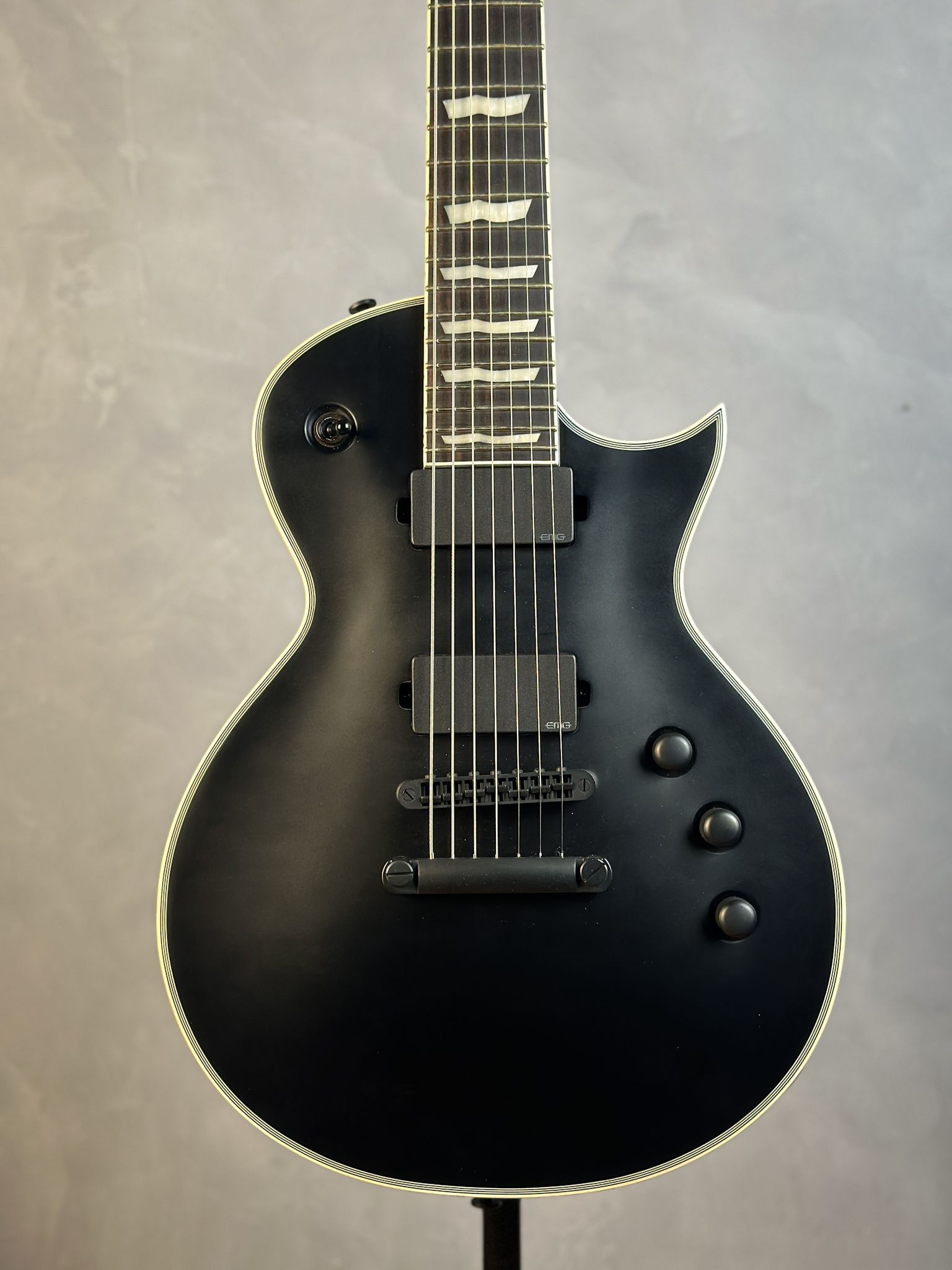 GUITARRA ESP LTD EC-407 LEC407BLKS - BLACK SATIN - Crunch Music