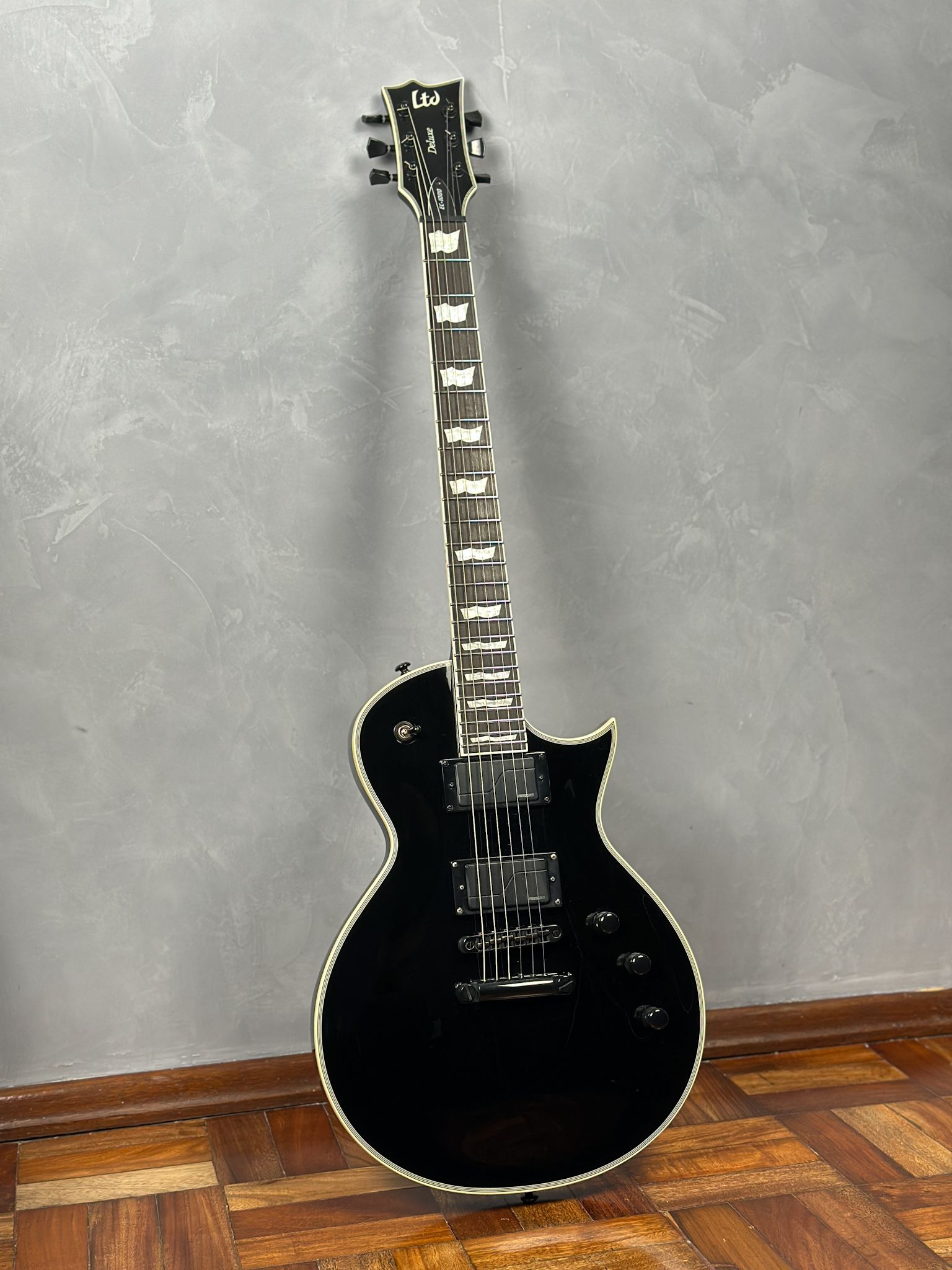 GUITARRA ESP LTD EC1000S - BLACK - Crunch Music