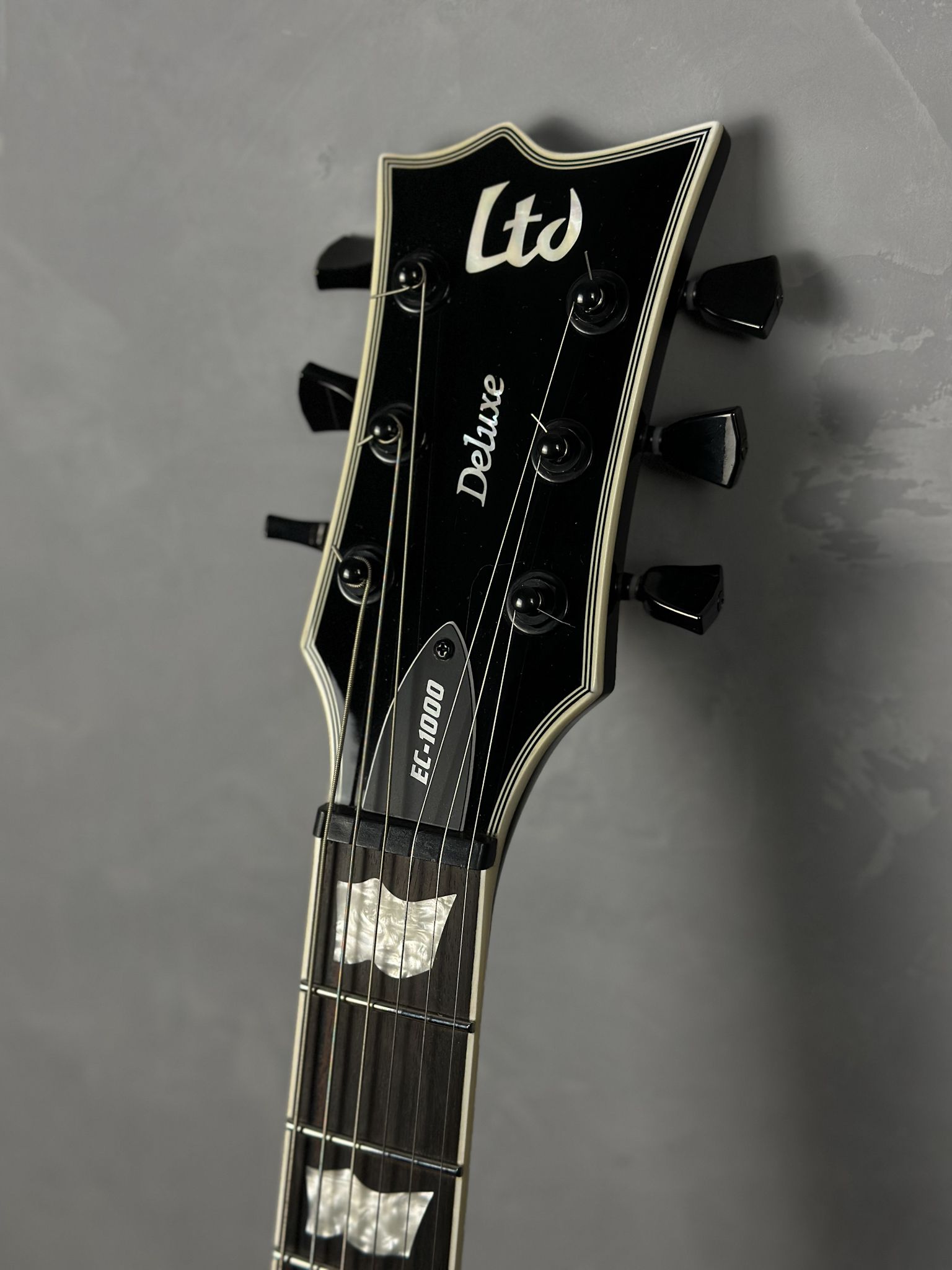 GUITARRA ESP LTD EC1000S - BLACK - Crunch Music