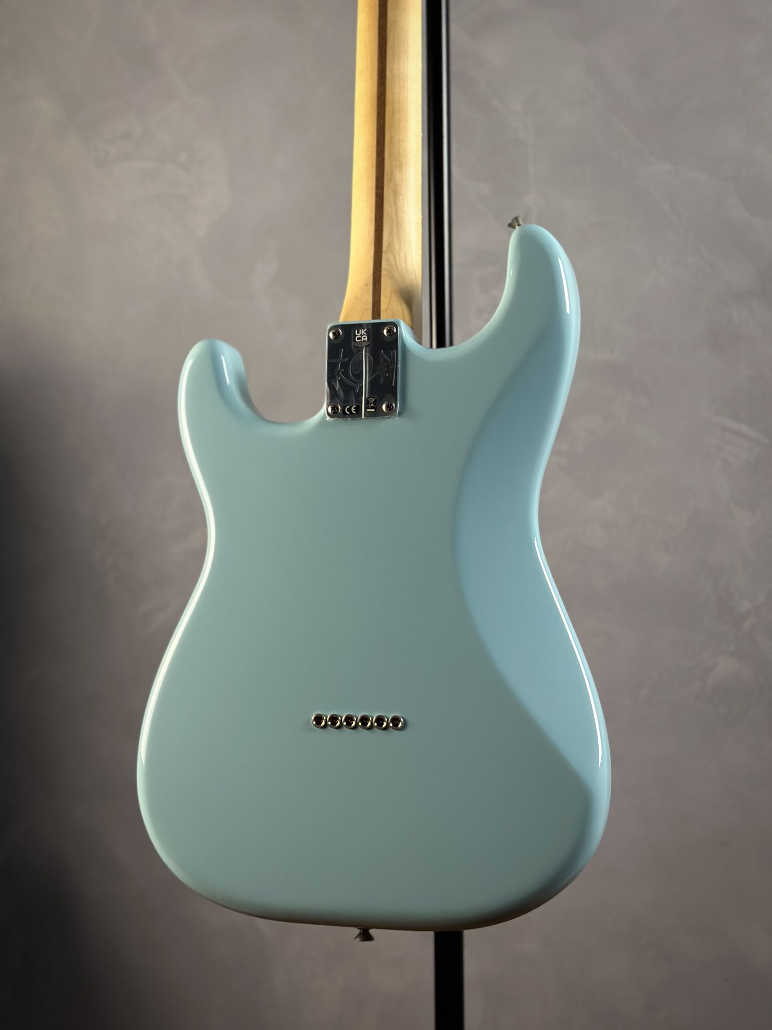 GUITARRA TOM DELONGE DAPHNE BLUE - FENDER - HUMBUCKER - PONTE FIXA ...