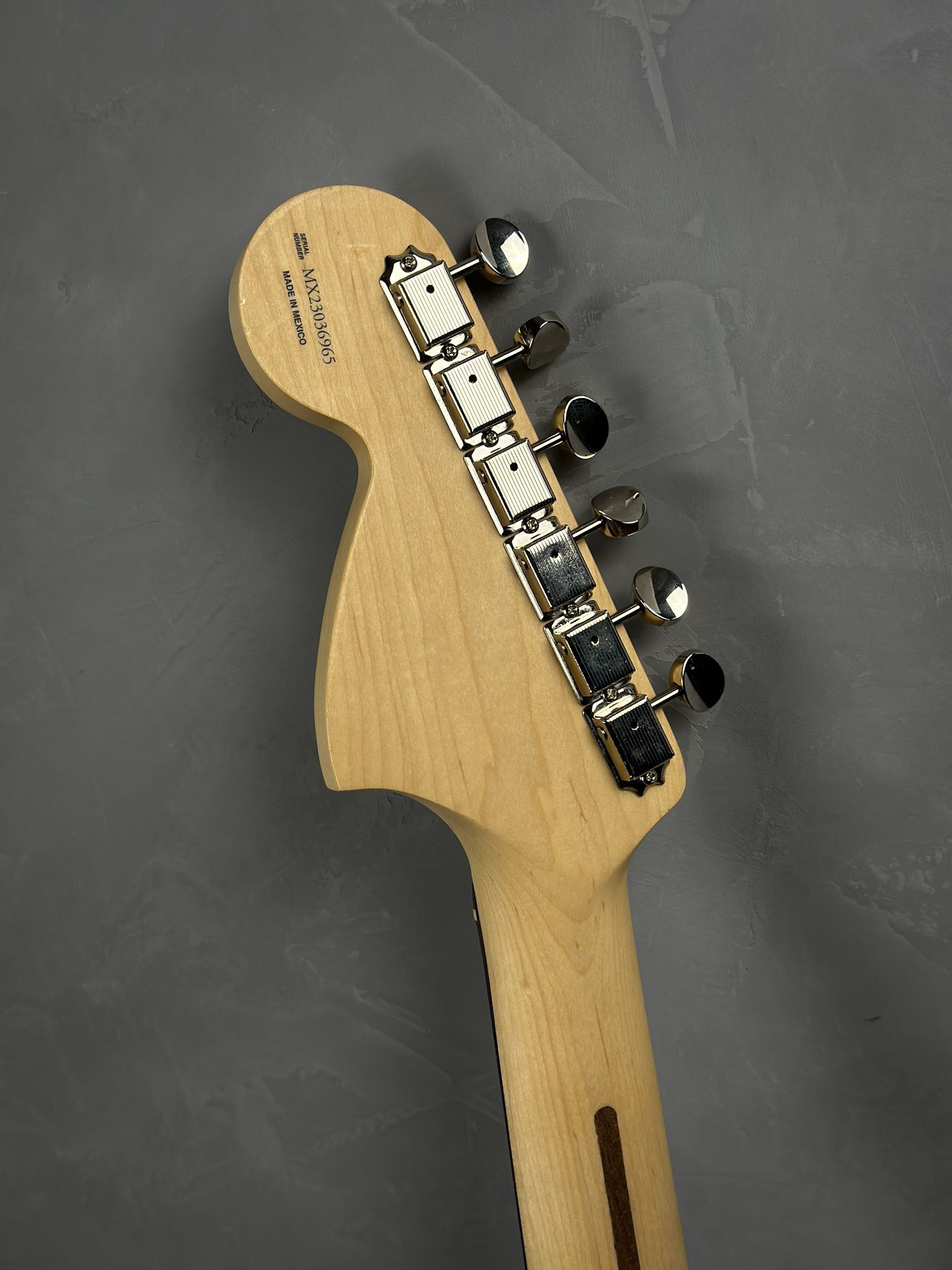 GUITARRA TOM DELONGE DAPHNE BLUE - FENDER - HUMBUCKER - PONTE FIXA ...