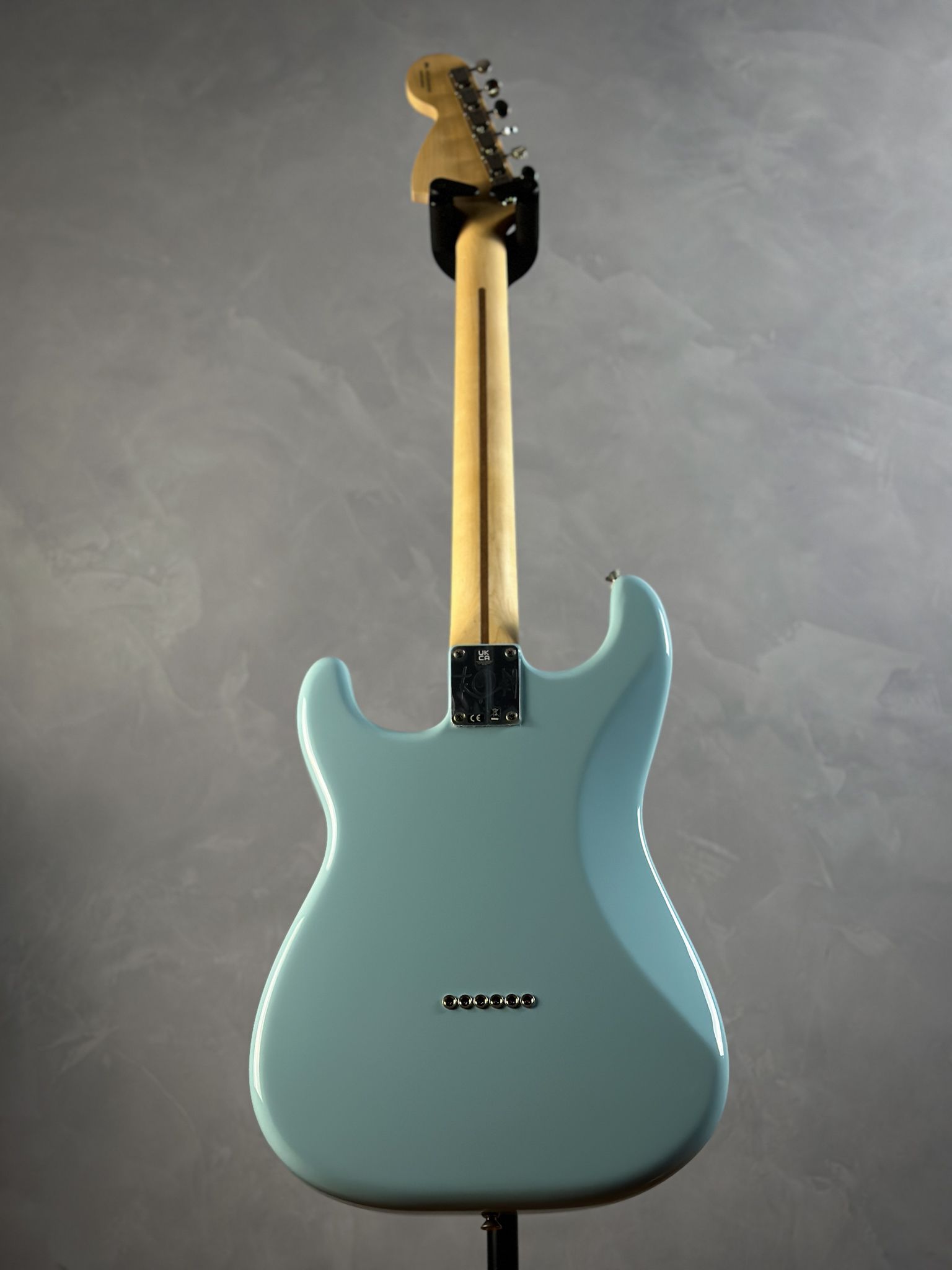 GUITARRA TOM DELONGE DAPHNE BLUE - FENDER - HUMBUCKER - PONTE FIXA ...