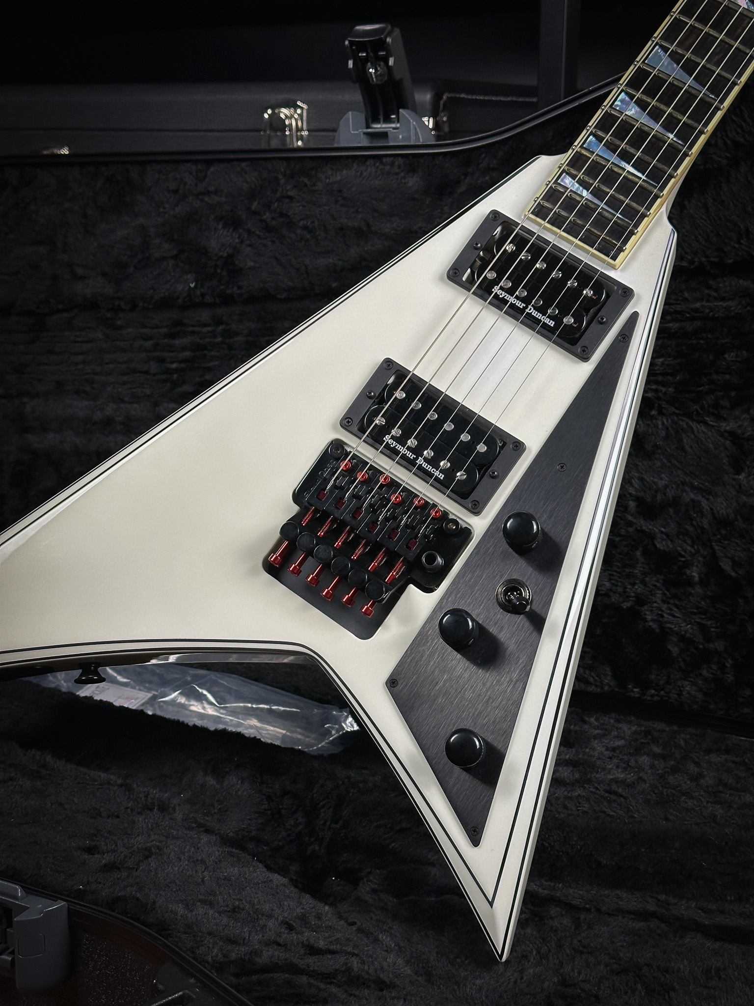 Jackson Custom Shop RR1 Randy Rhoads Snow White Pin Striped - Crunch Music