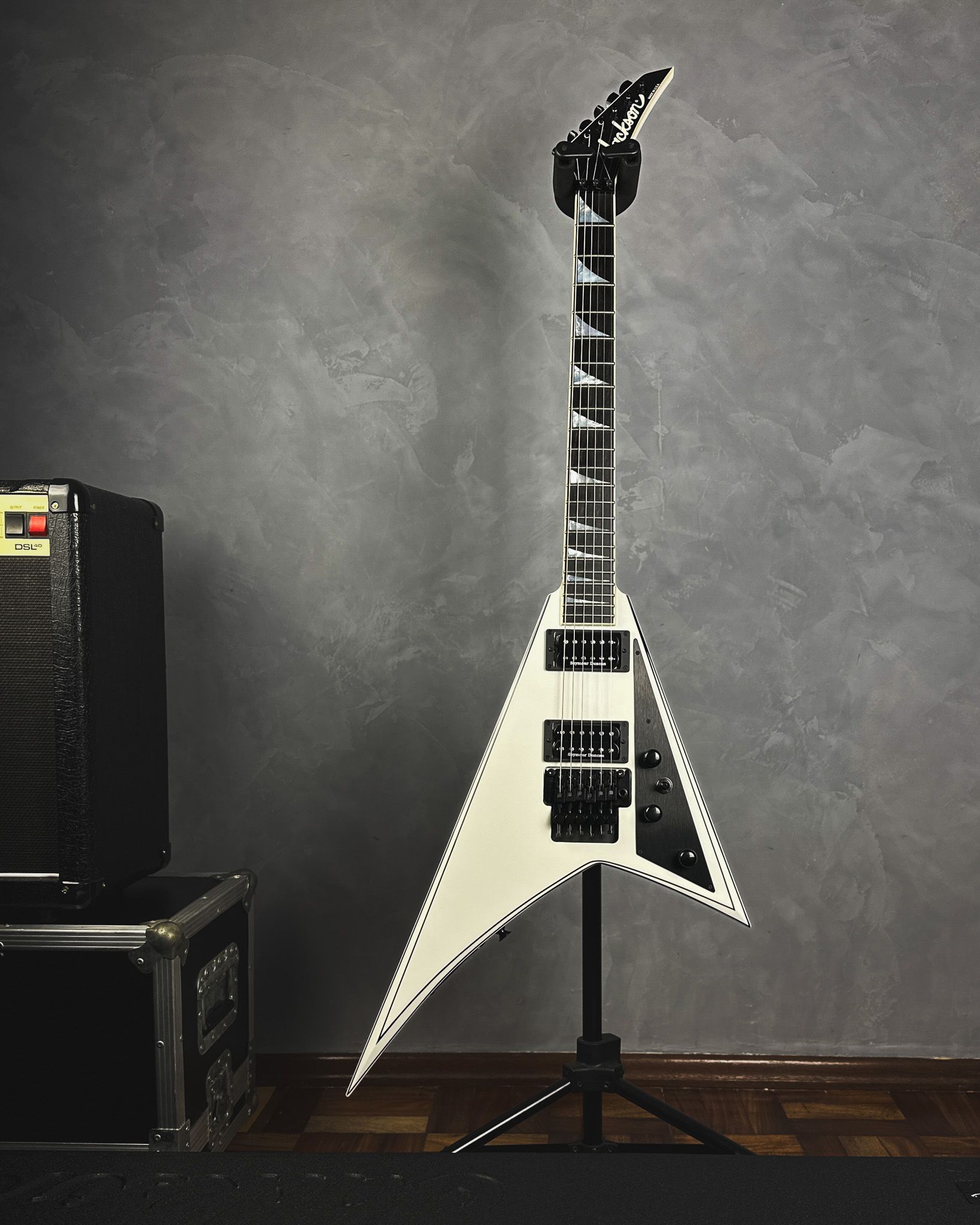 Jackson Custom Shop RR-1 Randy Rhoads Snow White Pin Striped - Crunch Music