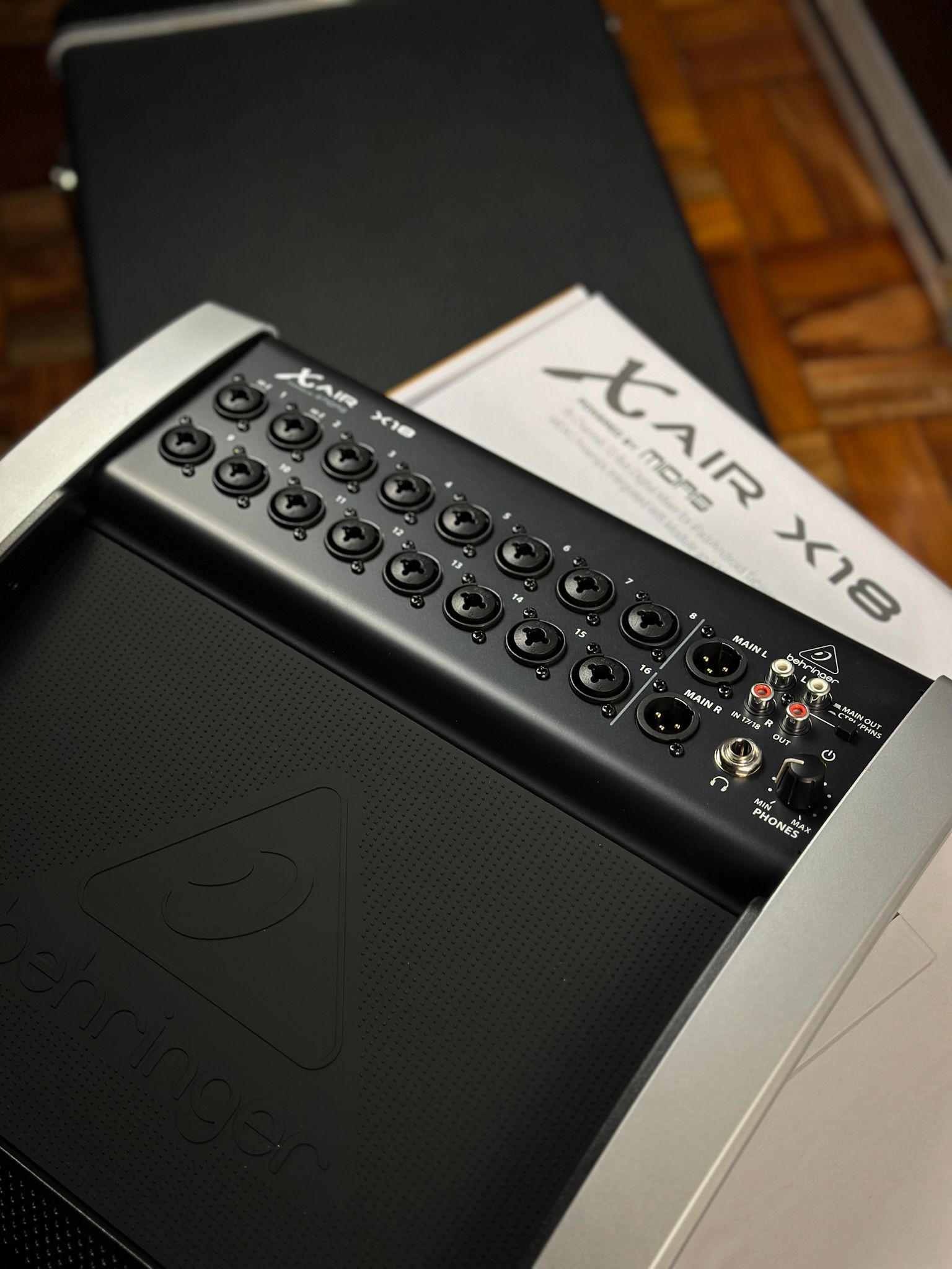 Mesa Digital Behringer X18 - Mixer Digital 18 Canais - 2 Anos de ...