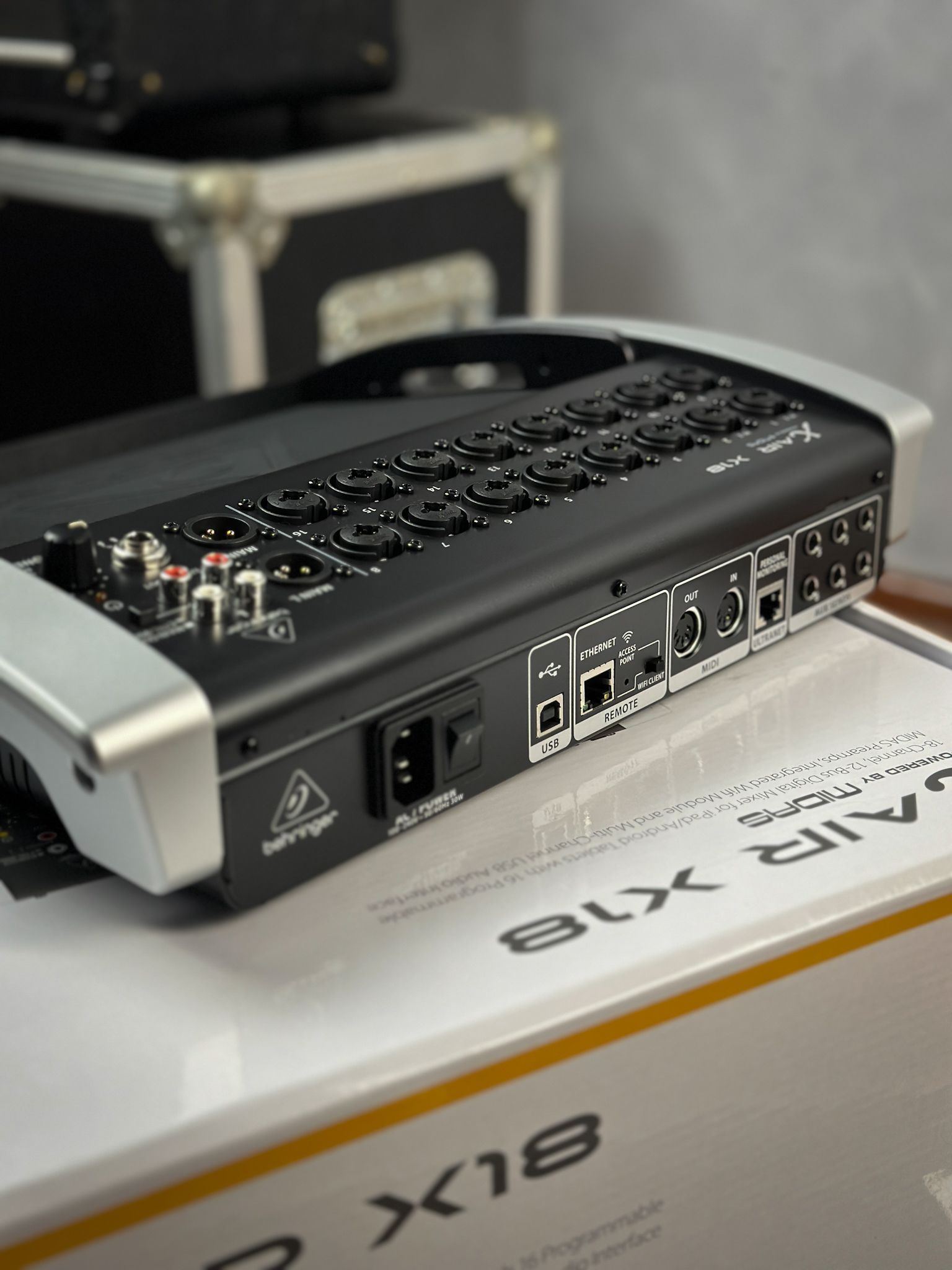 Mesa Digital Behringer X18 - Mixer Digital 18 Canais - 2 Anos de ...