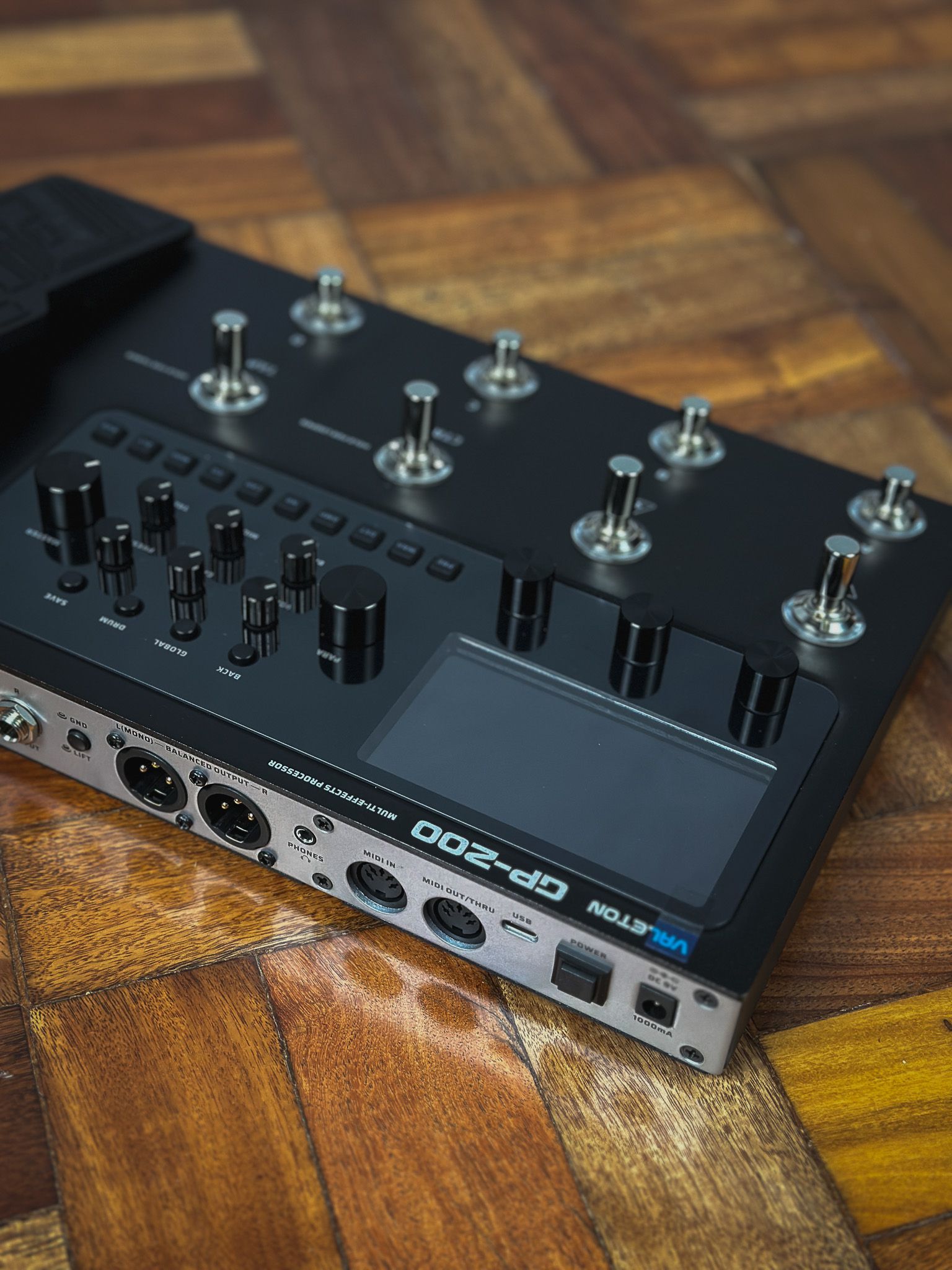 PEDALEIRA VALETON - GP-200R - MULTI-EFFECTS PROCESSOR BLACK - Crunch Music