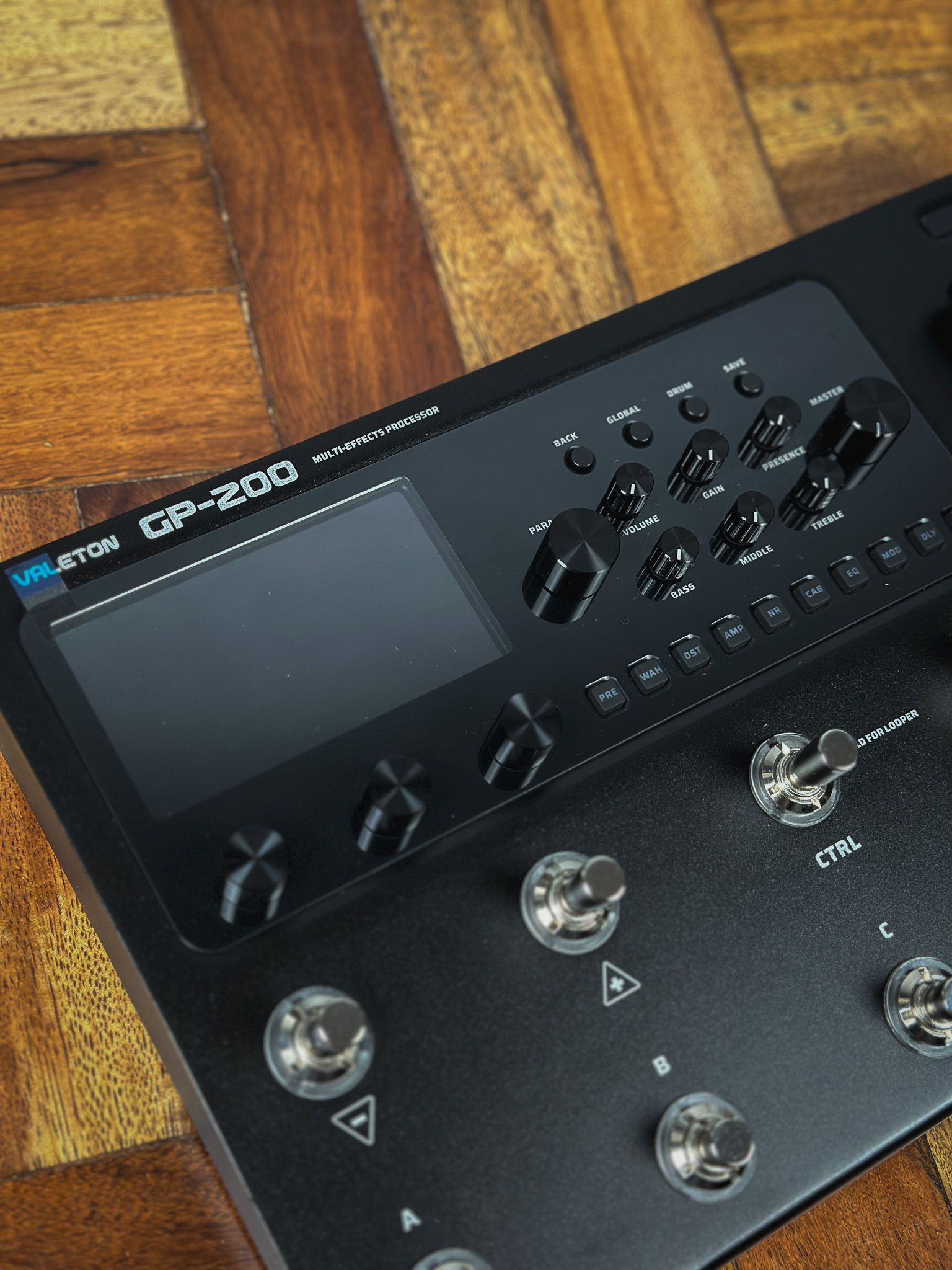 PEDALEIRA VALETON - GP-200R - MULTI-EFFECTS PROCESSOR BLACK - Crunch Music