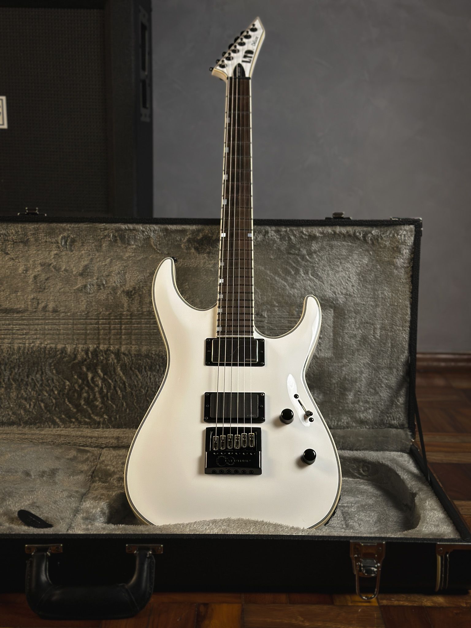 GUITARRA LTD MH1000 ET - EVERTUNE SNOW WHITE - CASE - USADA - Crunch Music