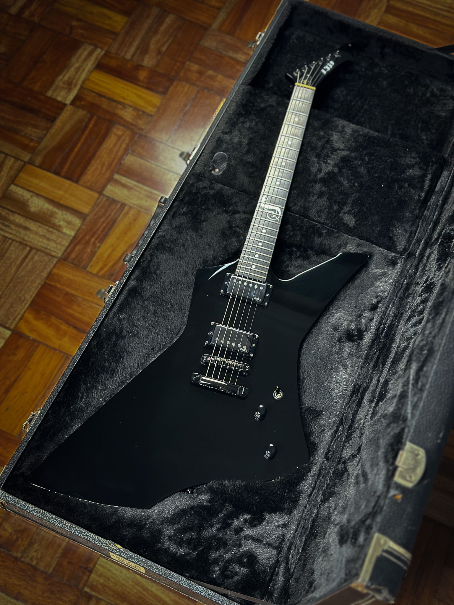 Guitarra ESP LTD Snakebyte w/case - Gloss Black - Usada - Crunch Music