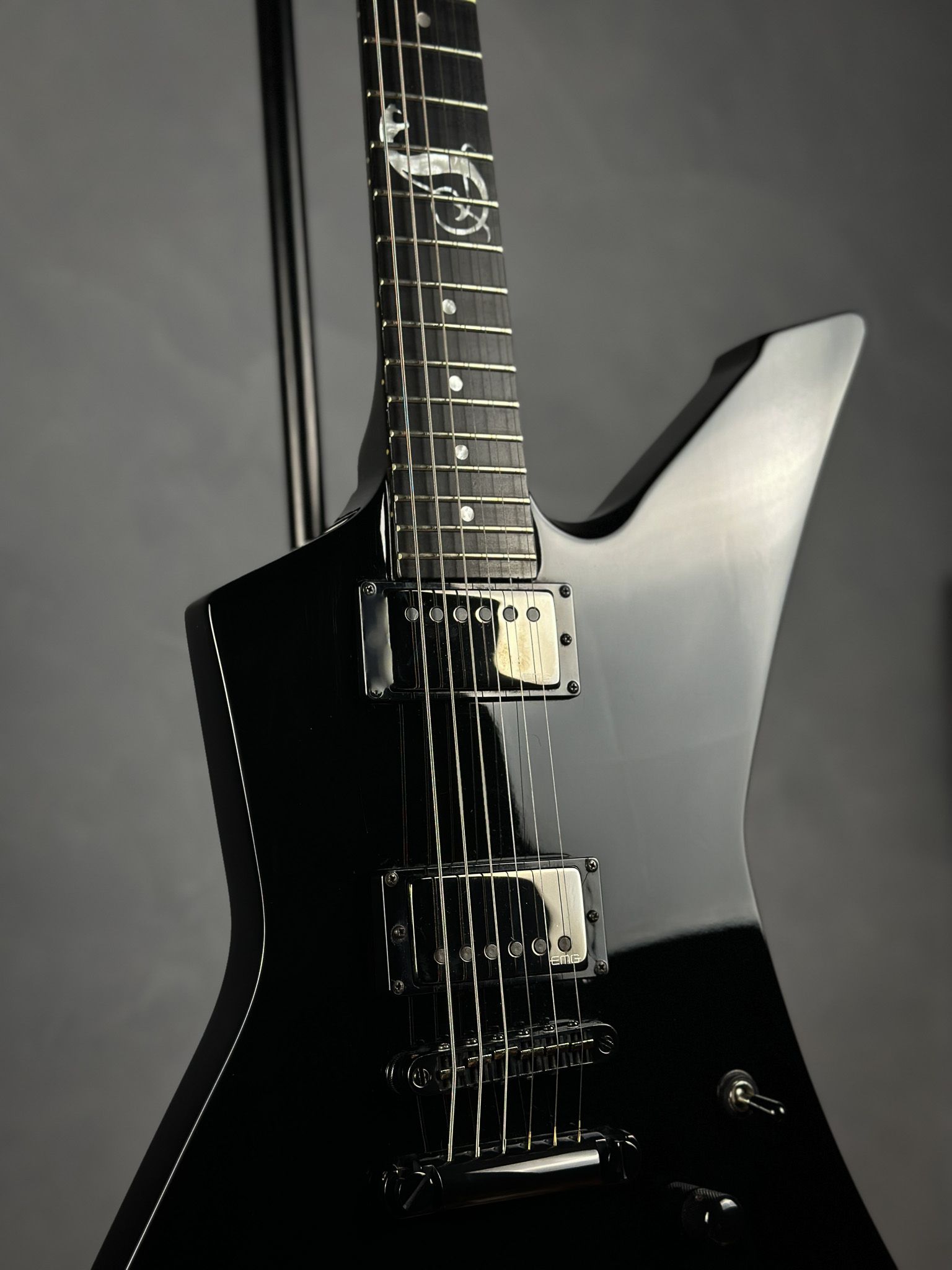 Guitarra ESP LTD Snakebyte w/case - Gloss Black - Usada - Crunch Music