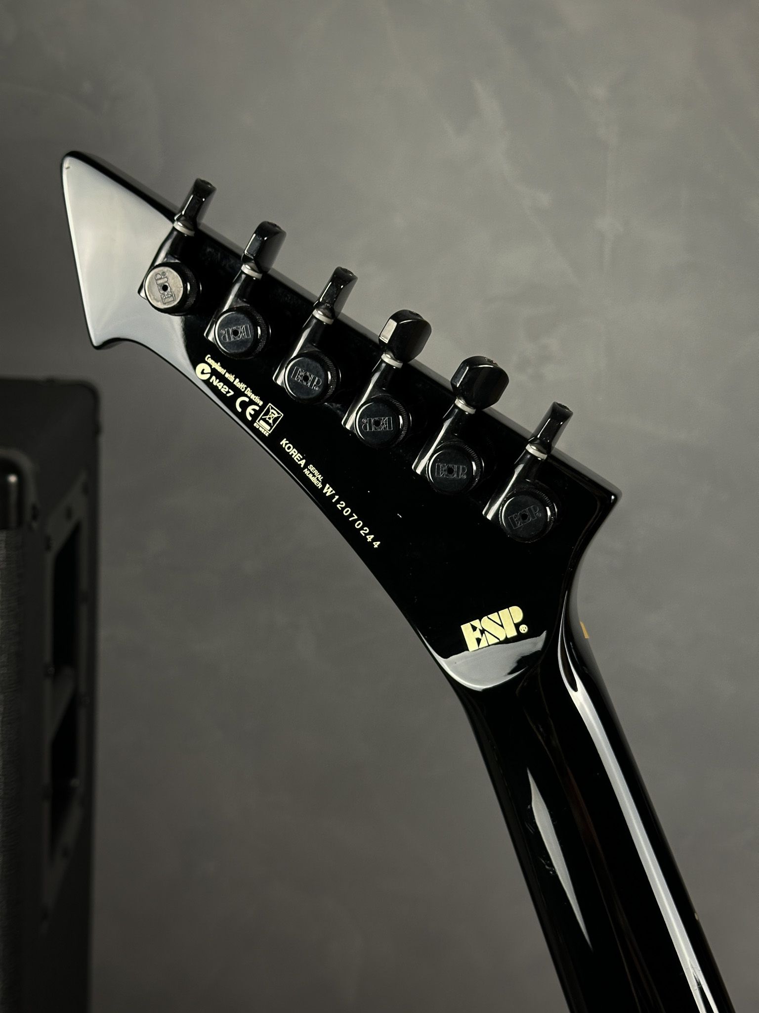 Guitarra ESP LTD Snakebyte w/case - Gloss Black - Usada - Crunch Music