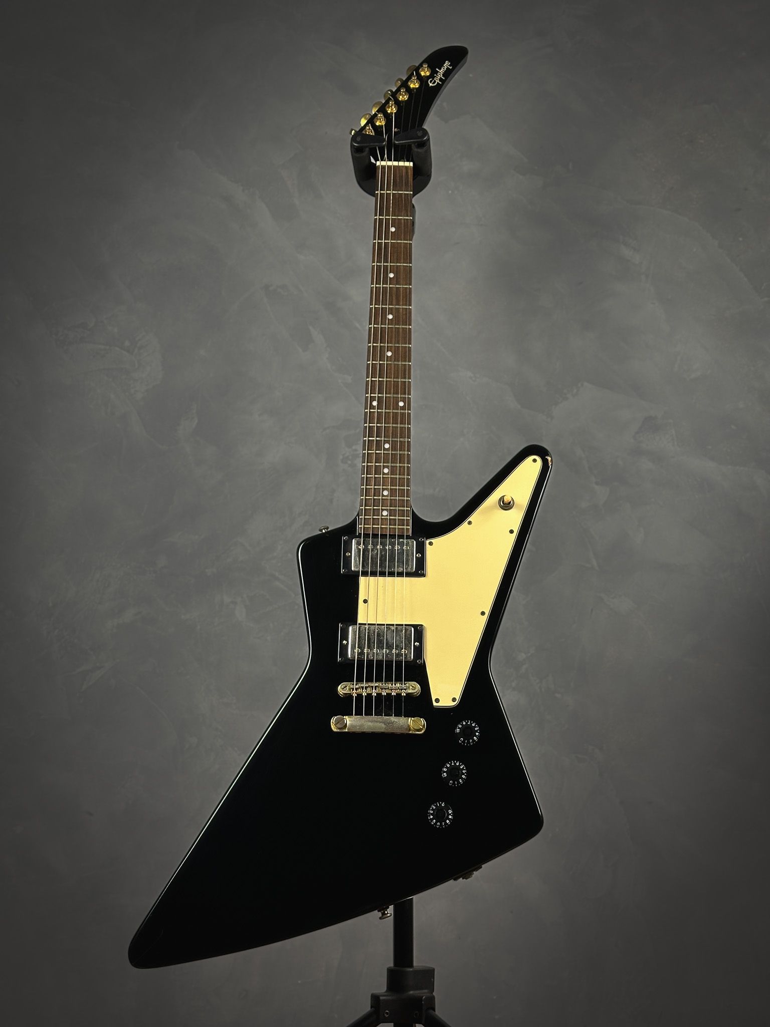 GUITARRA EPIPHONE EXPLORER EBONY W/CASE - USADA - Crunch Music
