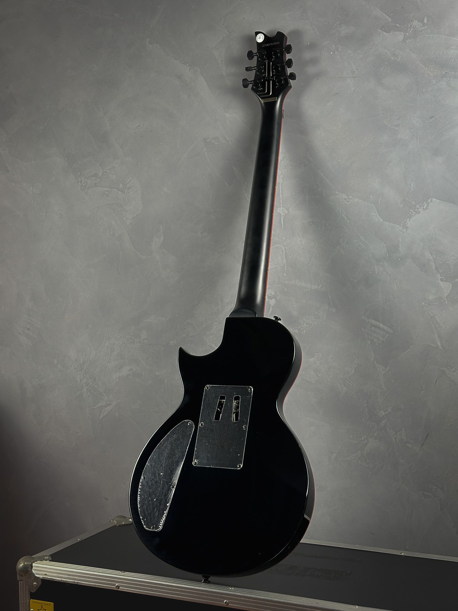 GUITARRA KRAMER ASSAULT 220 - BLACK - FLOYD ROSE - Crunch Music