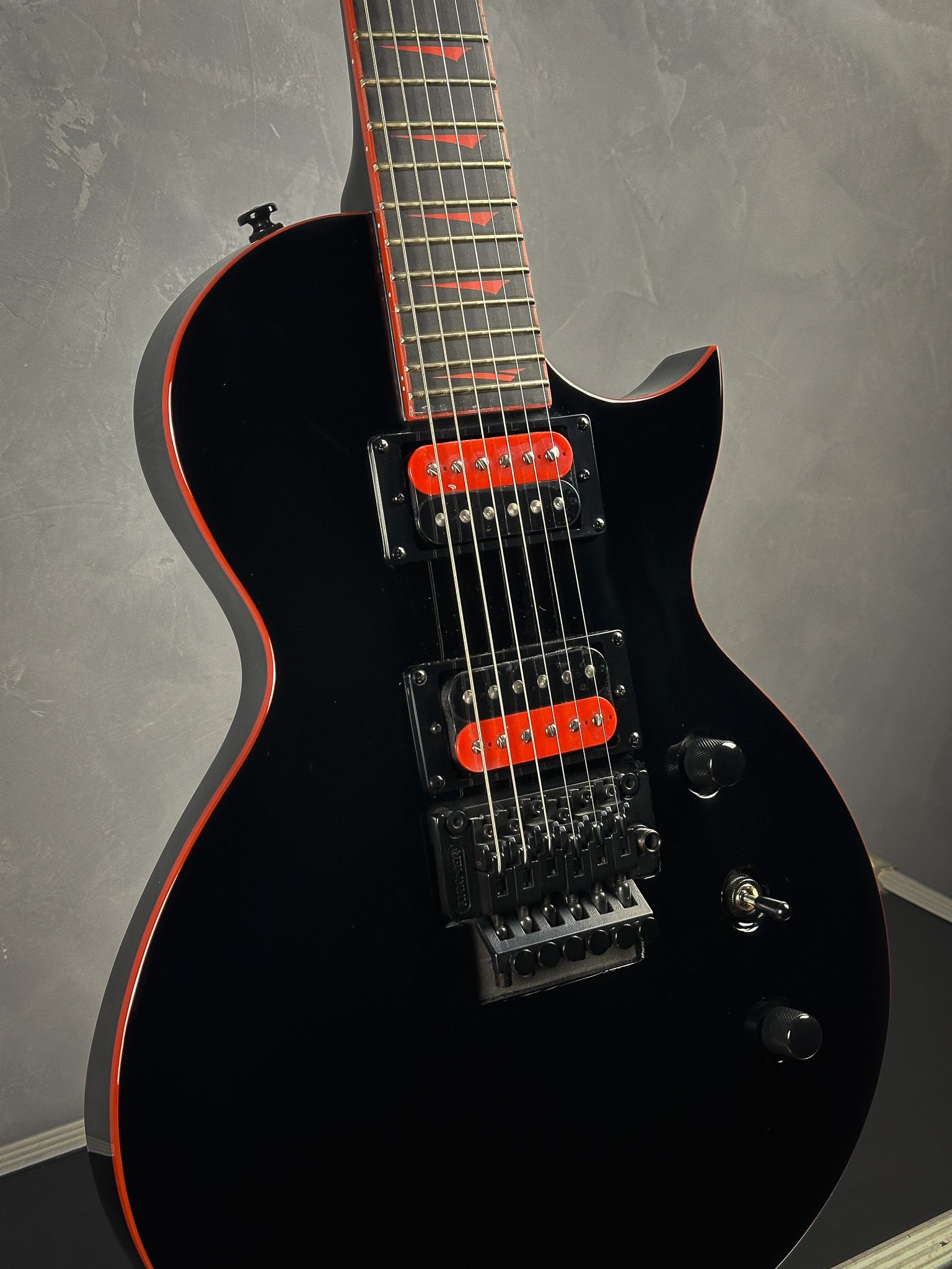 GUITARRA KRAMER ASSAULT 220 - BLACK - FLOYD ROSE - Crunch Music