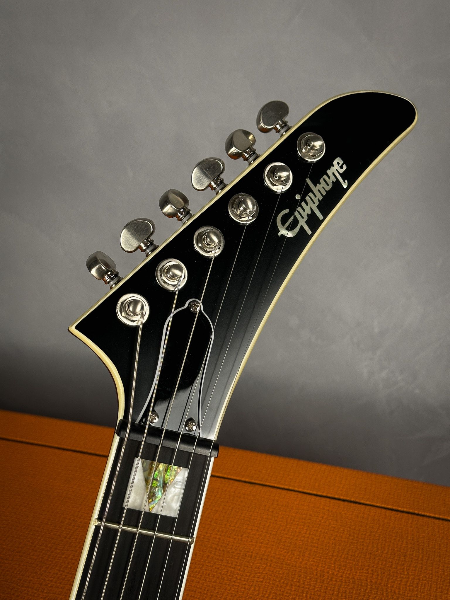 Guitarra Epiphone Extura Explorer Prophecy - Yellow Tiger Aged Gloss ...