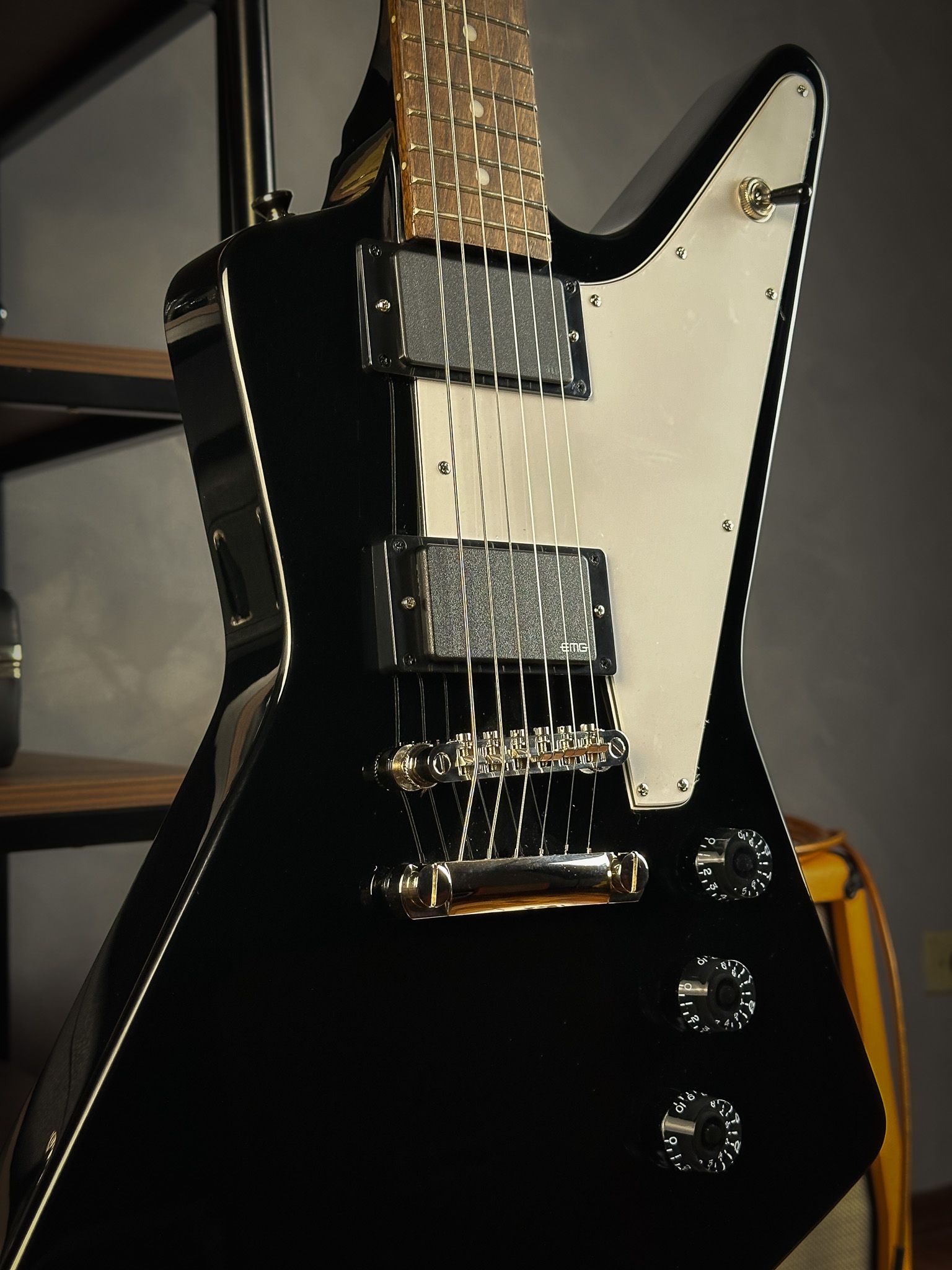 Guitarra Epiphone Explorer - Black - Emg 81- 60 - Upgrade - Crunch Music