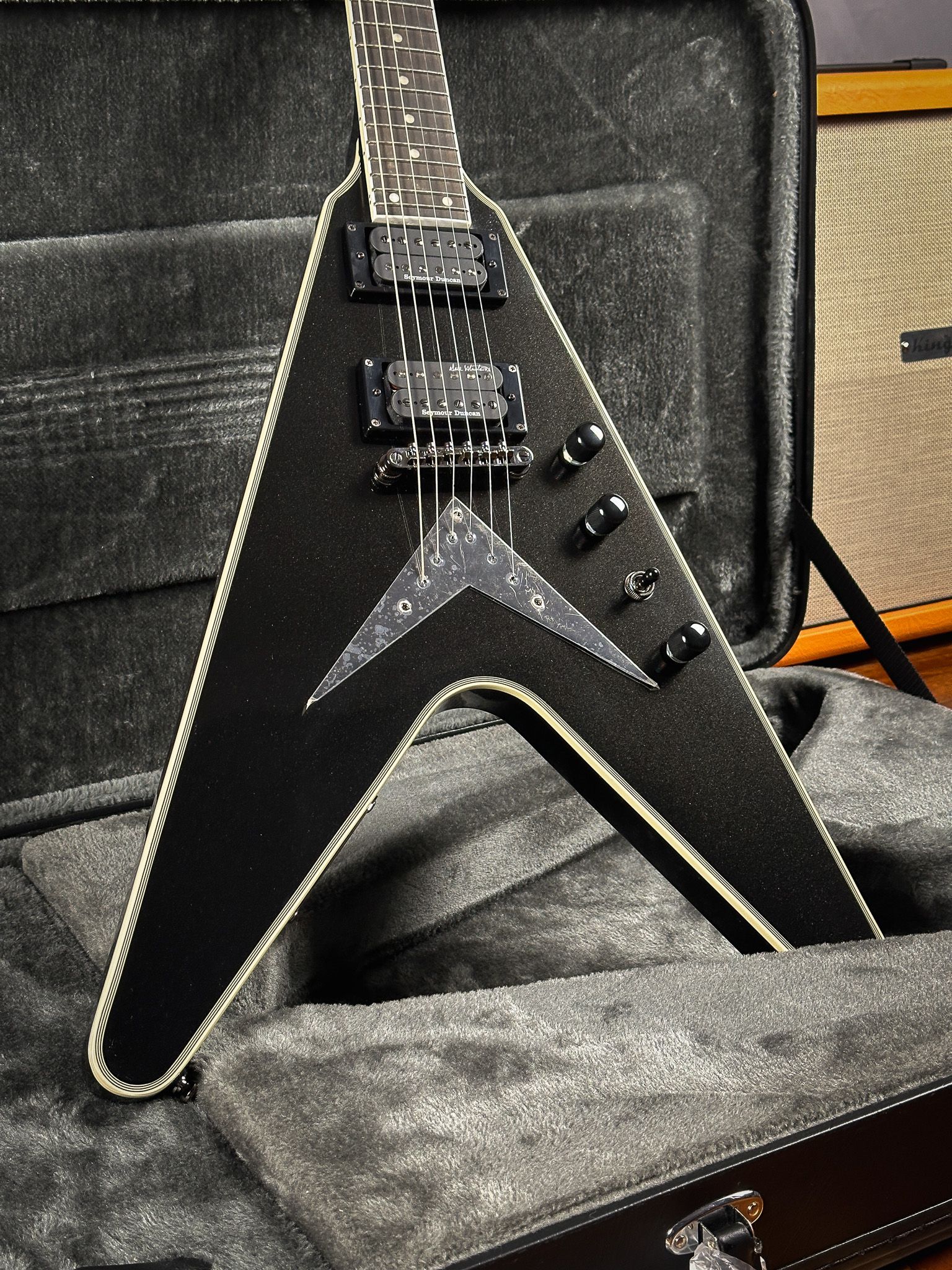 Guitarra Epiphone Flying v Custom Dave Mustaine Black Metallic - Crunch ...