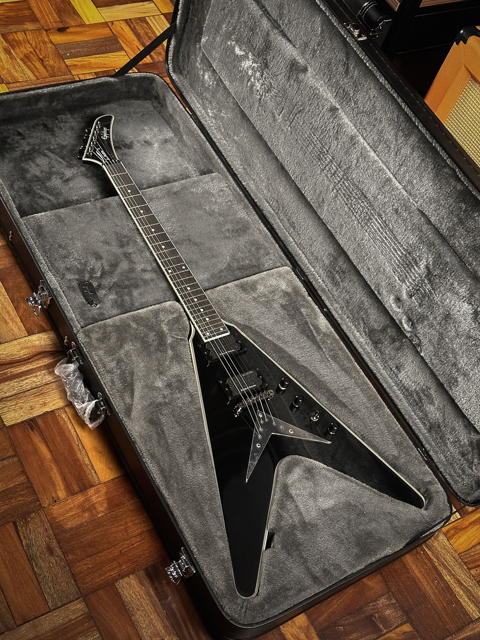 Guitarra Epiphone Flying v Custom Dave Mustaine Black Metallic - Crunch ...