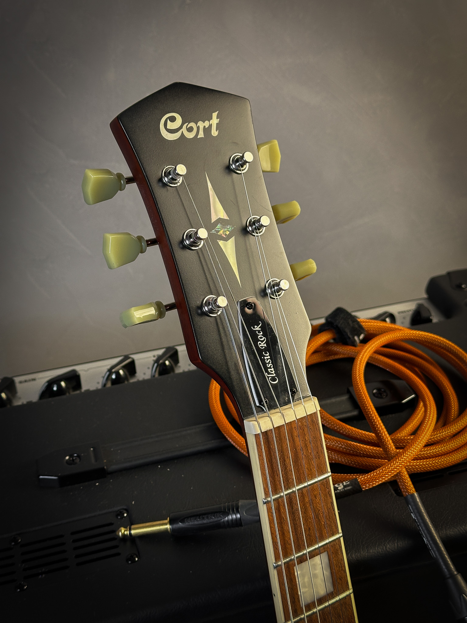 GUITARRA CORT - CR 300 ATB - HUMBUCKER - PONTE FIXA - Crunch Music