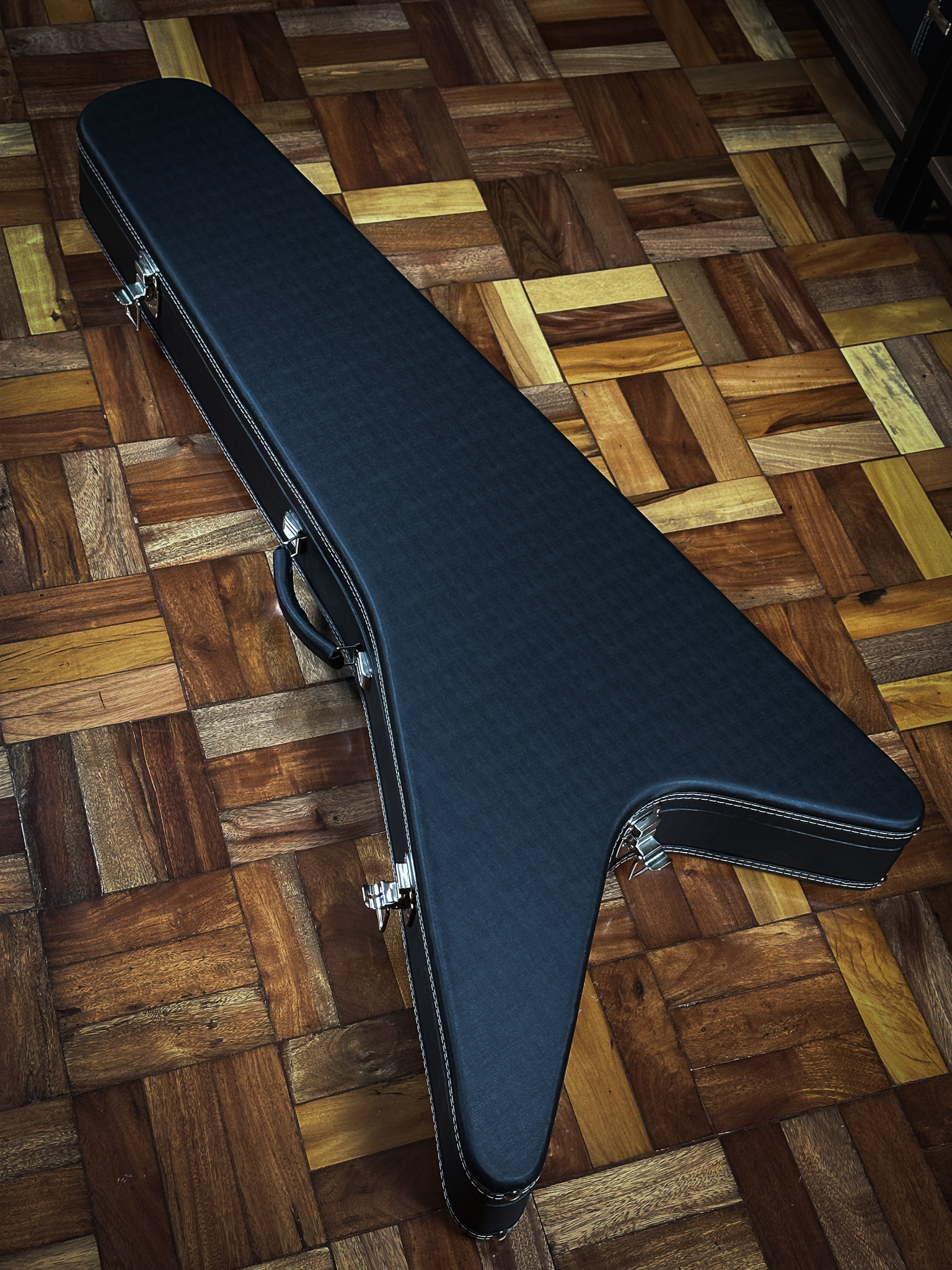 CASE PARA GUITARRAS FLYING V LTD ESPE ARROW - ROOSTER - Crunch Music